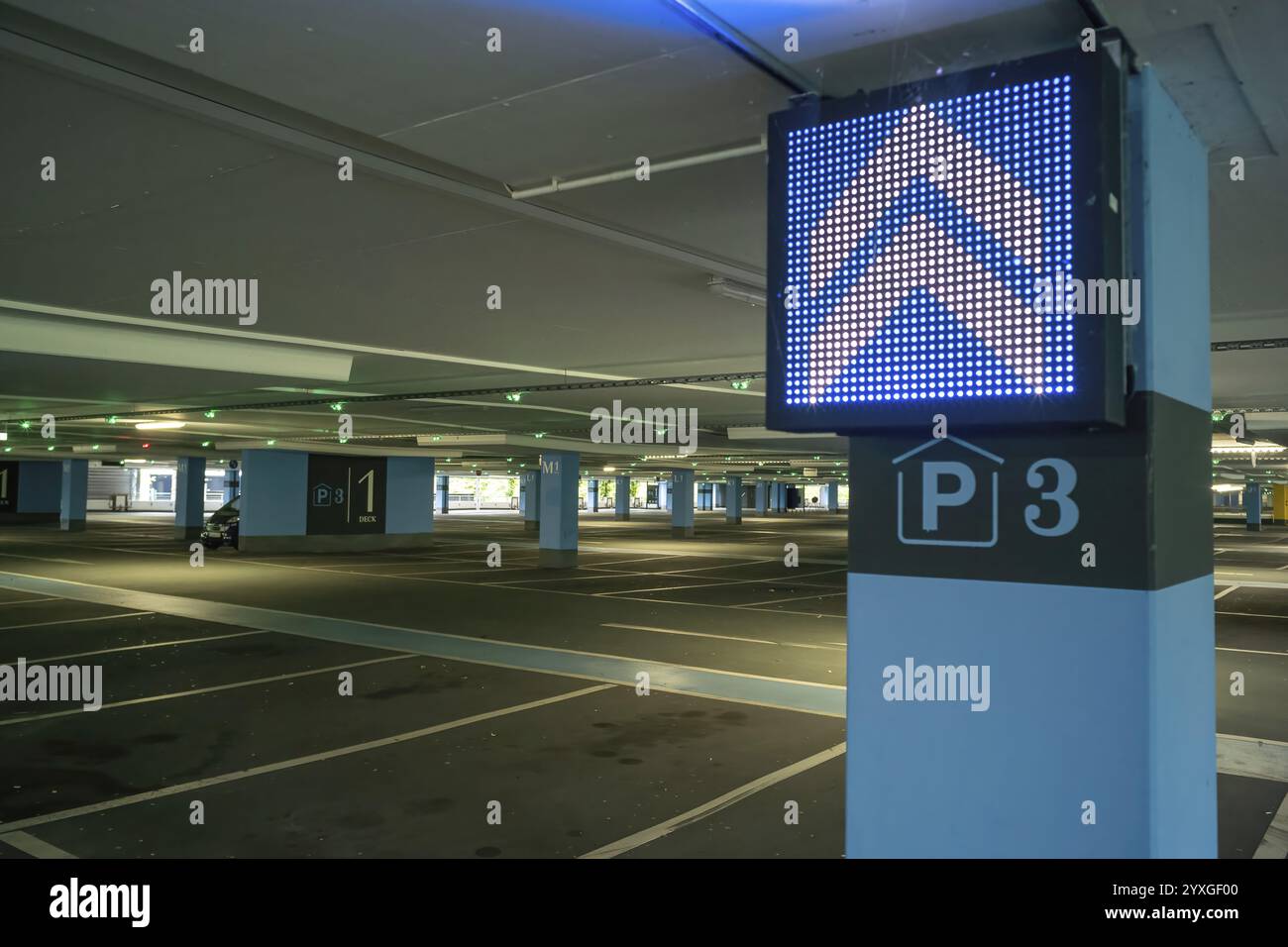 Multi sign panel hi-res stock photography and images - Alamy