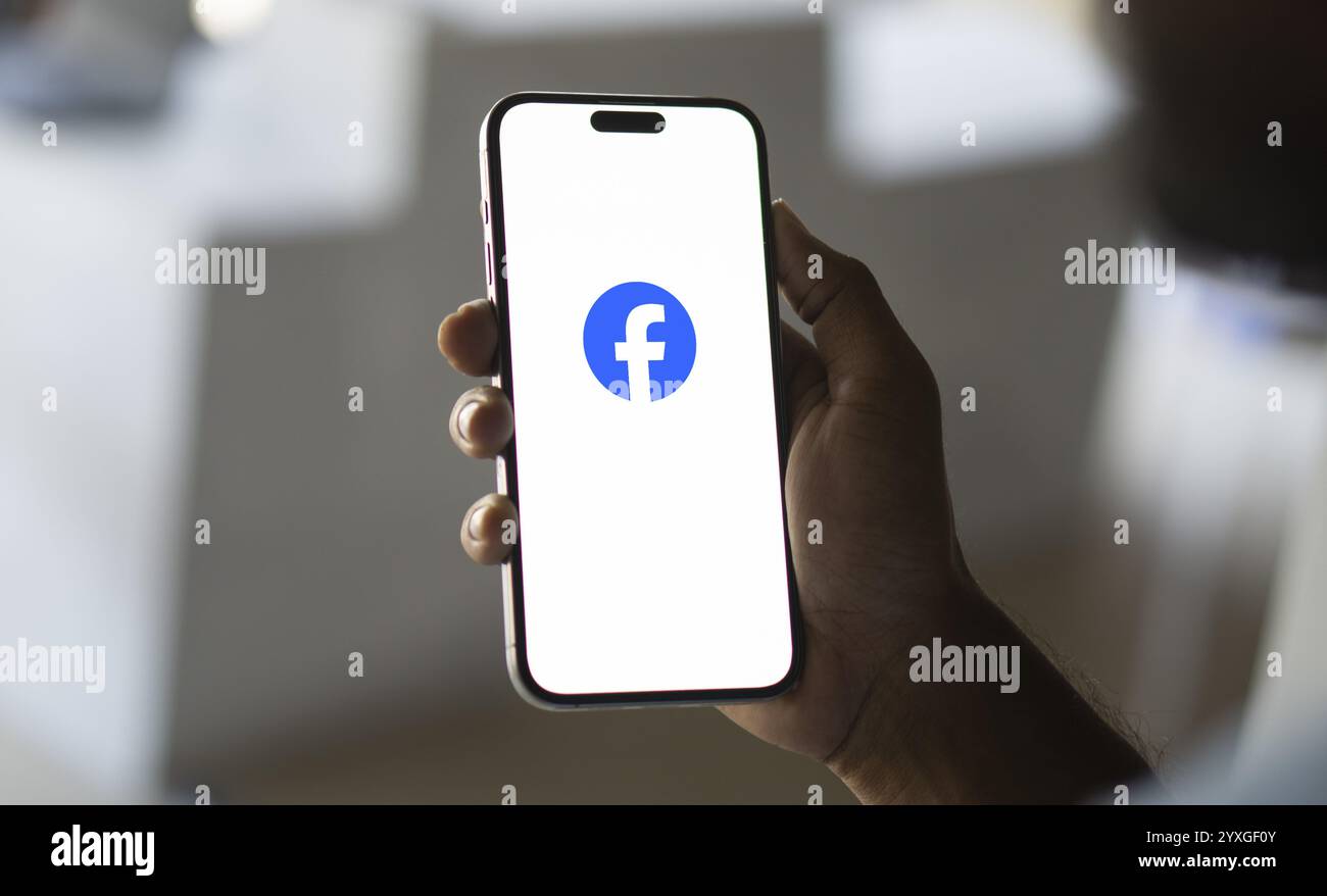 Facebook Logo on Smartphone Stock Photo - Alamy