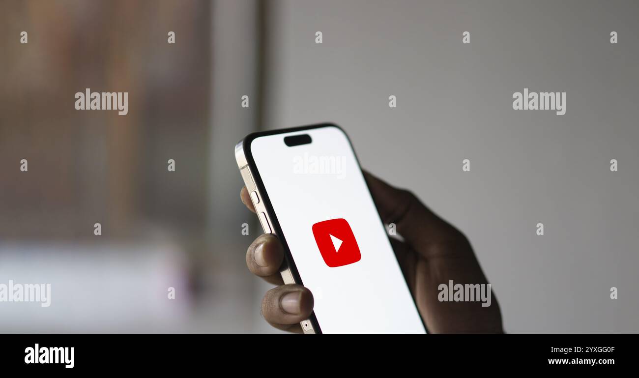 Youtube Logo on Smartphone Stock Photo - Alamy