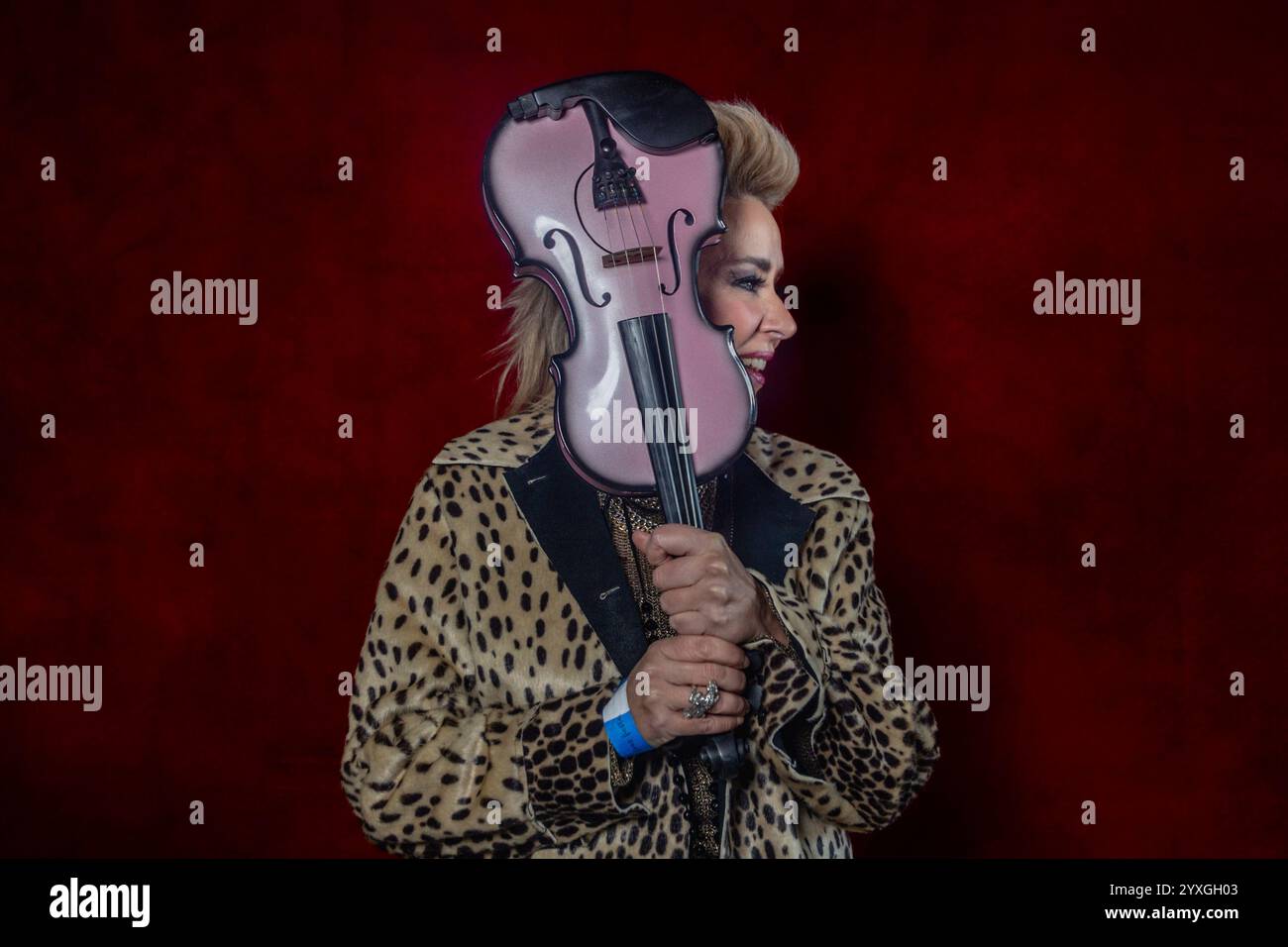 Singer Judith Mateo and the lead singer of her band, Chuse Joven, pose ...