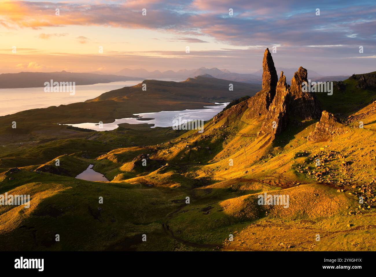Beautiful golden sunrise at The Old Man of Storr, Isle of Skye ...