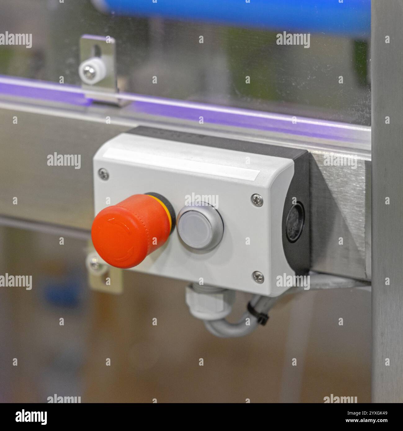 Big red emergency stop button hi-res stock photography and images - Alamy