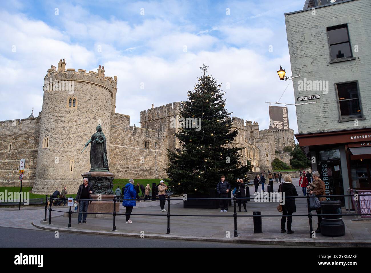 Windsor, Berkshire, UK. 16th December, 2024. The Christmas tree outside ...