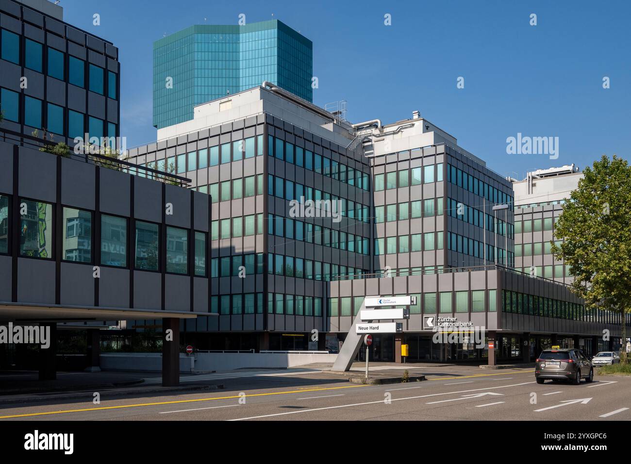 Commercial office tower architecture hi-res stock photography and ...