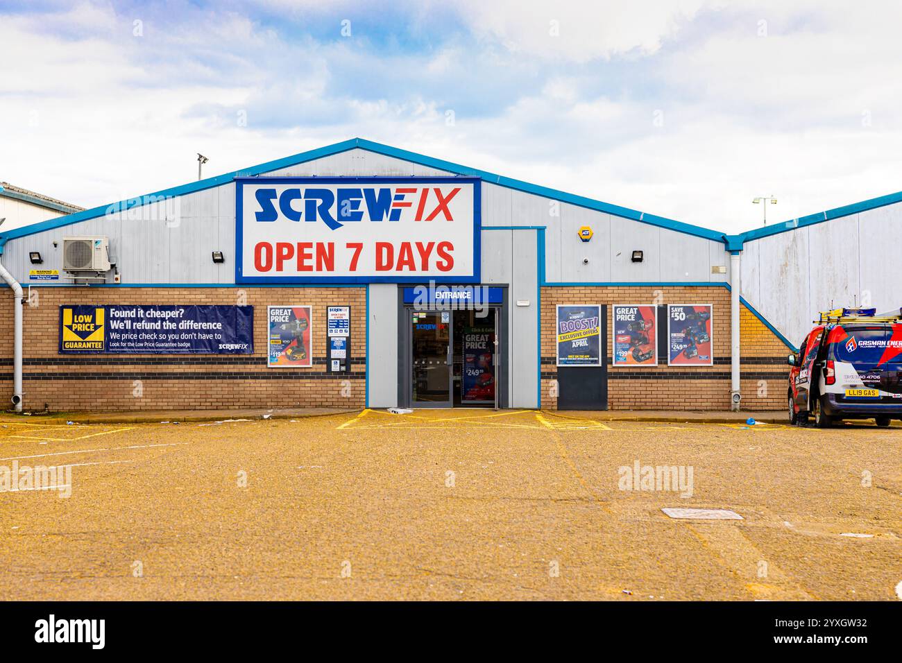 Unobstructed exterior front view of Dumbarton's Screwfix store Stock ...