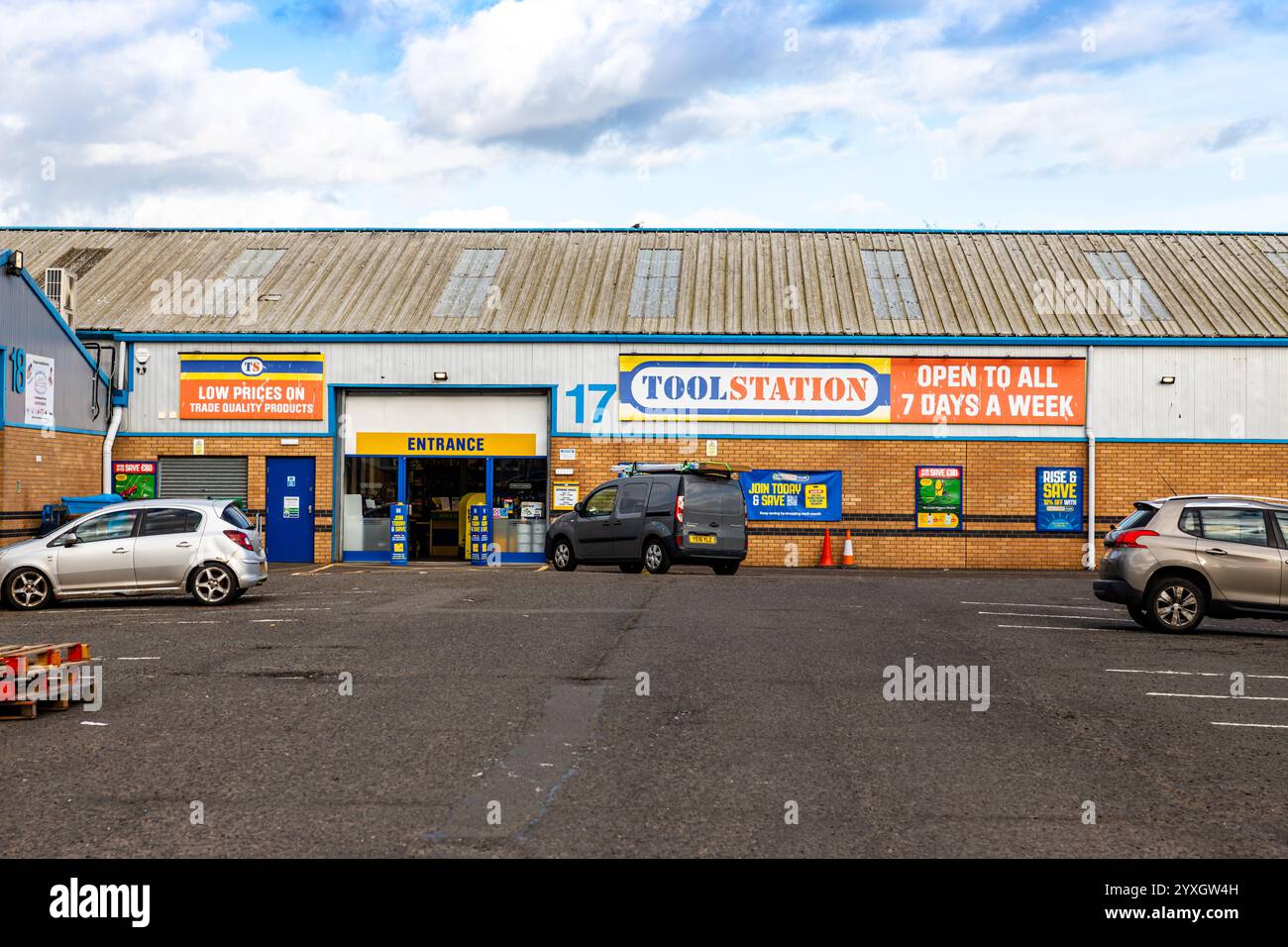 Exterior front view of Dumbarton's Toolstation store Stock Photo - Alamy