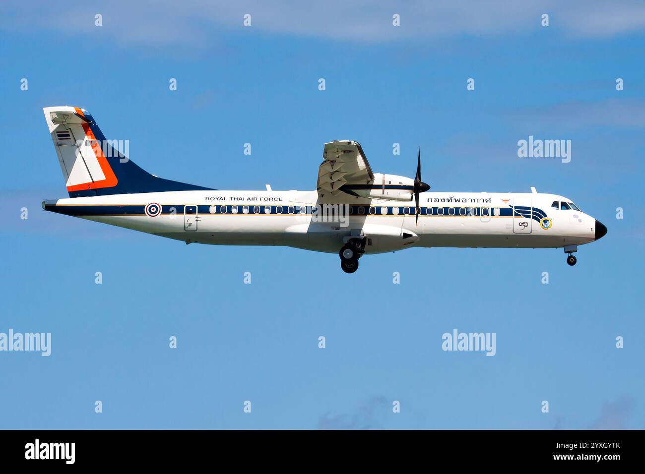 Royal flight arrive phuket airport hi-res stock photography and images ...