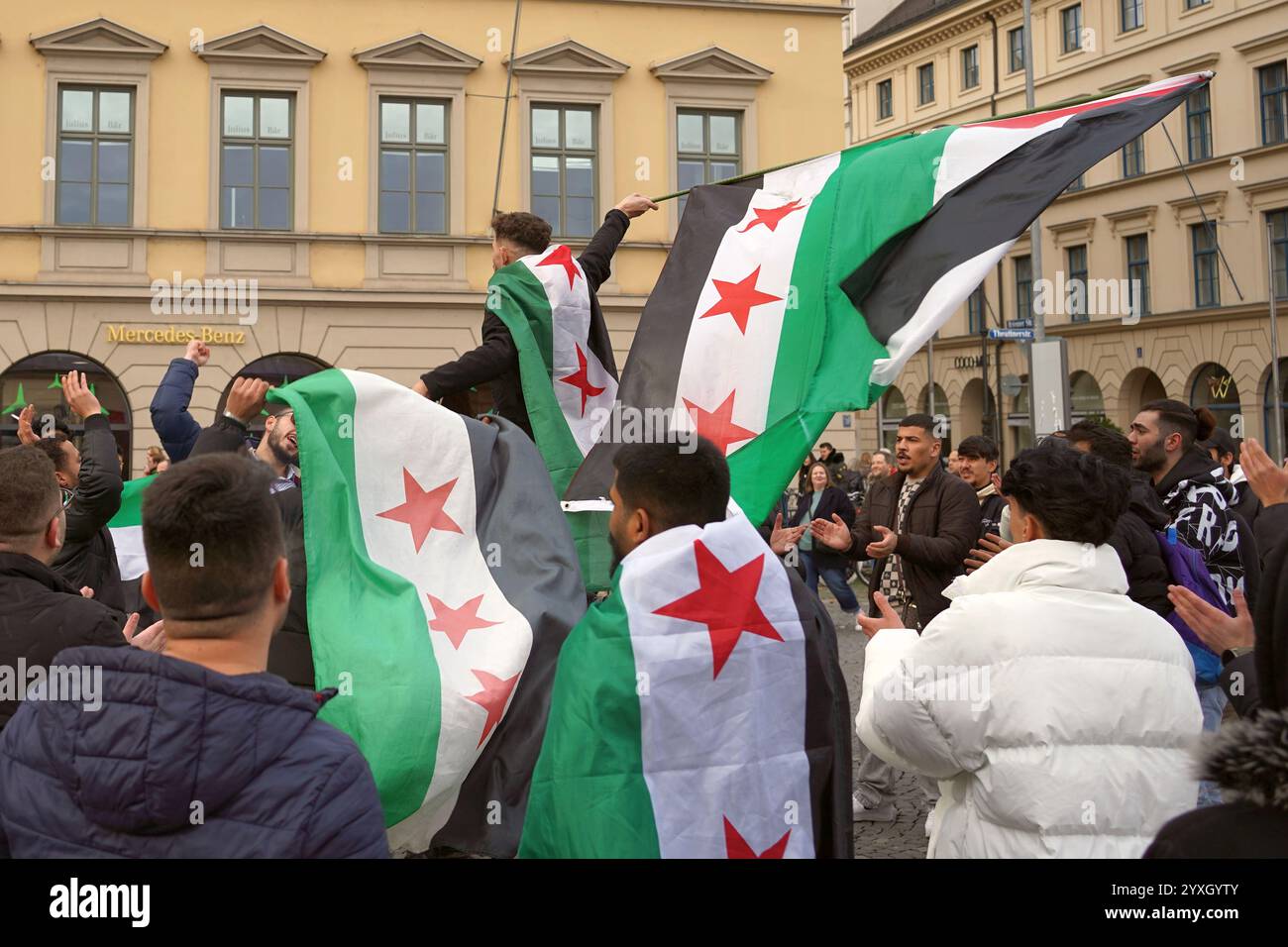 Three starred syrian flag hi-res stock photography and images - Alamy