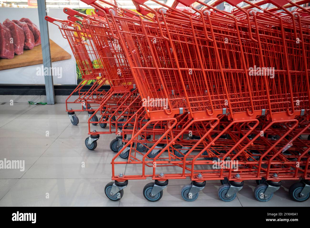 Metal color shopping carts hi-res stock photography and images - Alamy