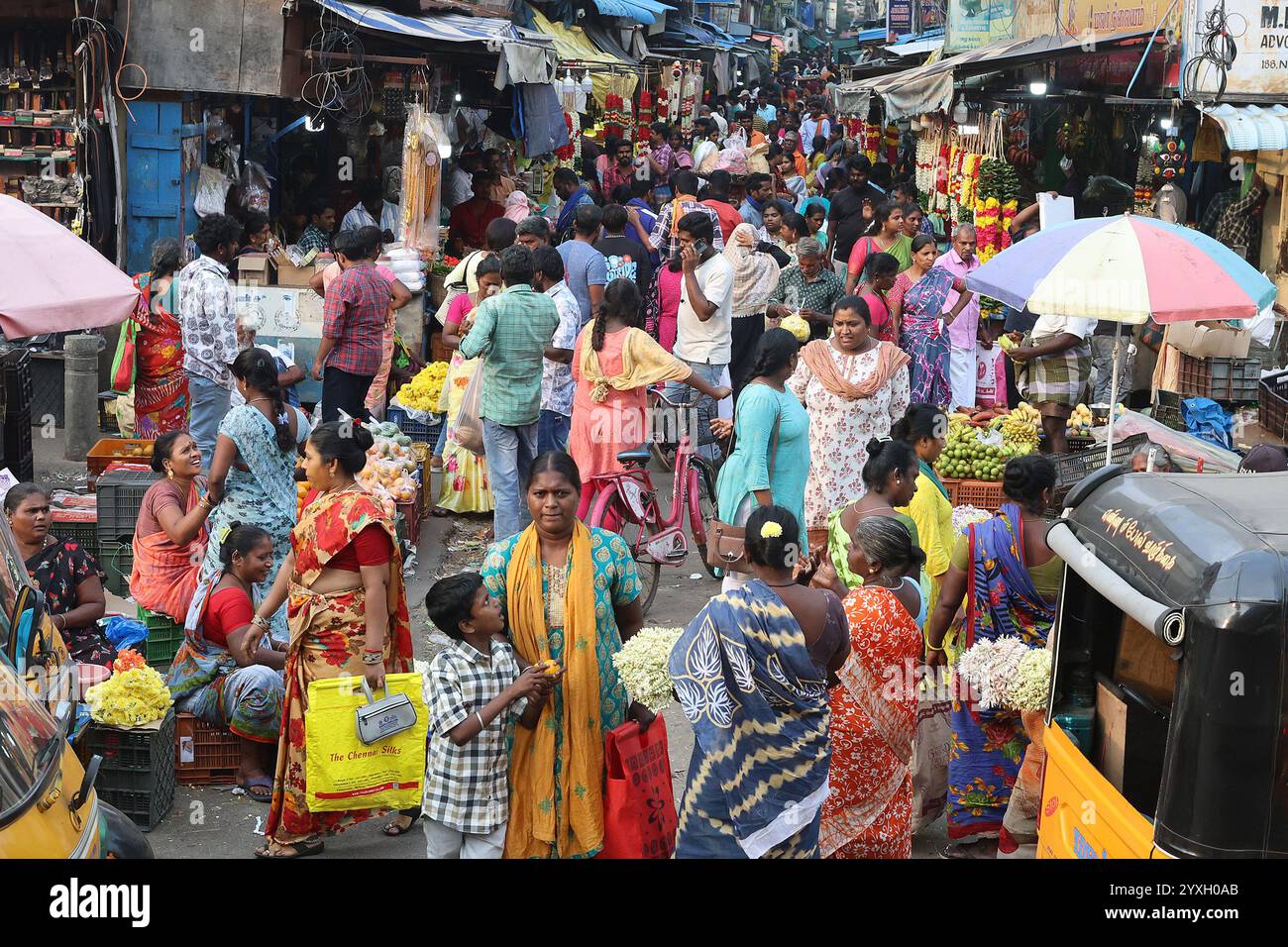 Market in the George Town district of Chennai, Tamil Nadu, India Stock ...