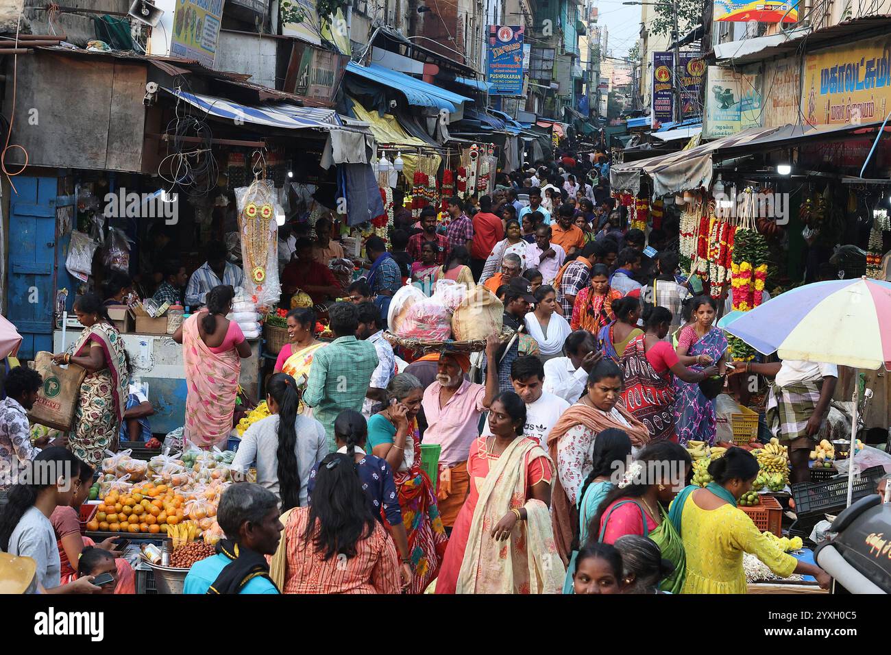 Market in the George Town district of Chennai, Tamil Nadu, India Stock ...