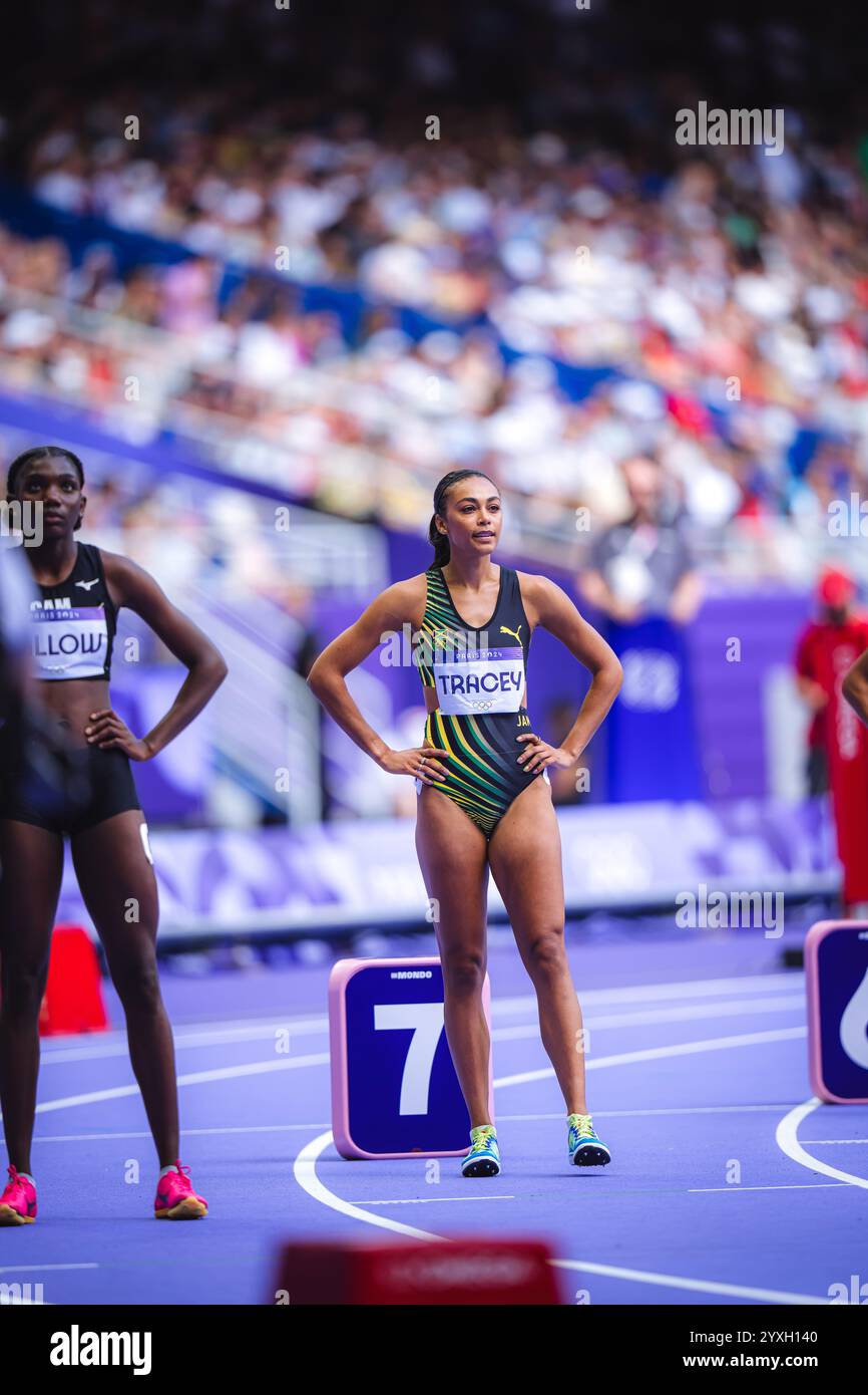 Adelle Tracey participating in the 800 meters at the Paris 2024 Olympic ...