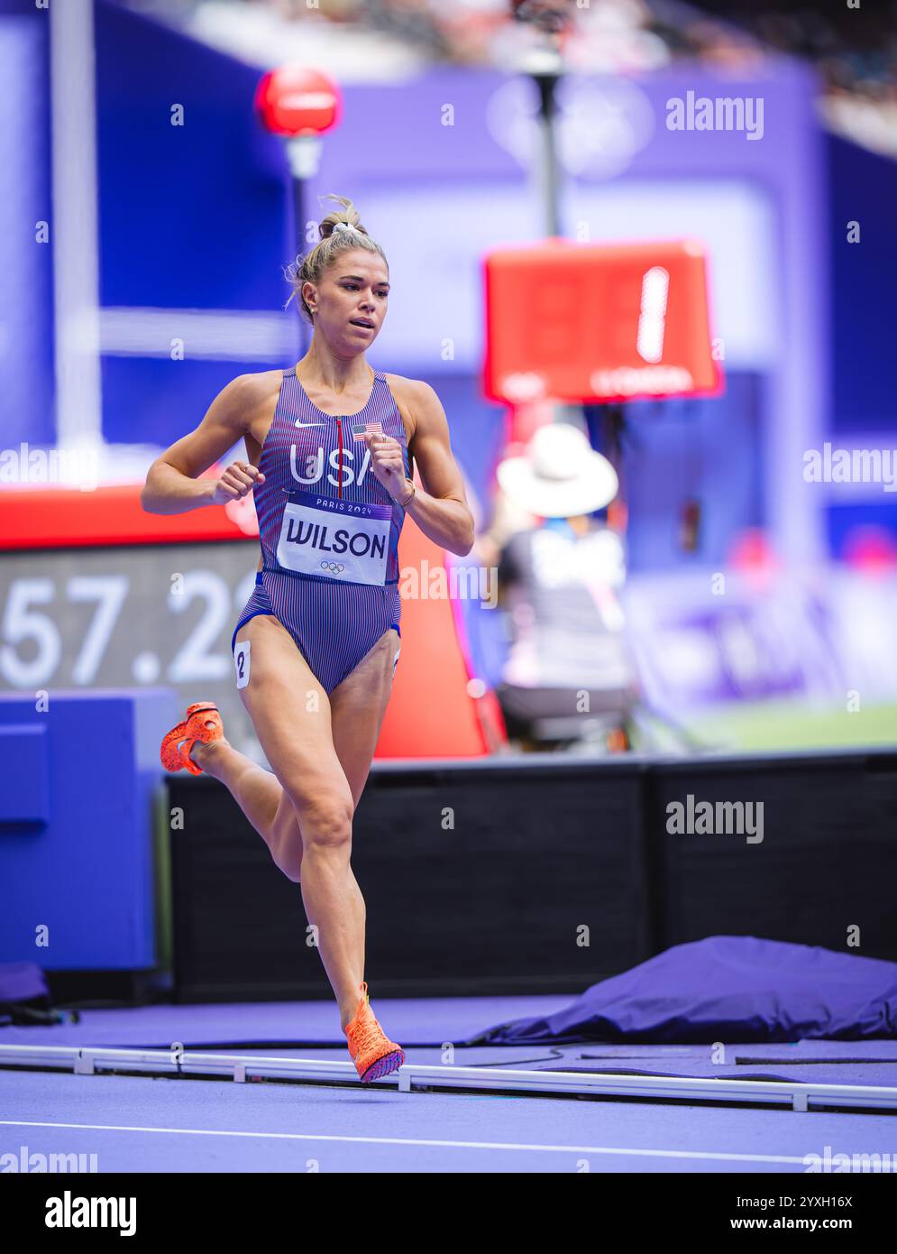 Allie Wilson participating in the 800 meters at the Paris 2024 Olympic ...