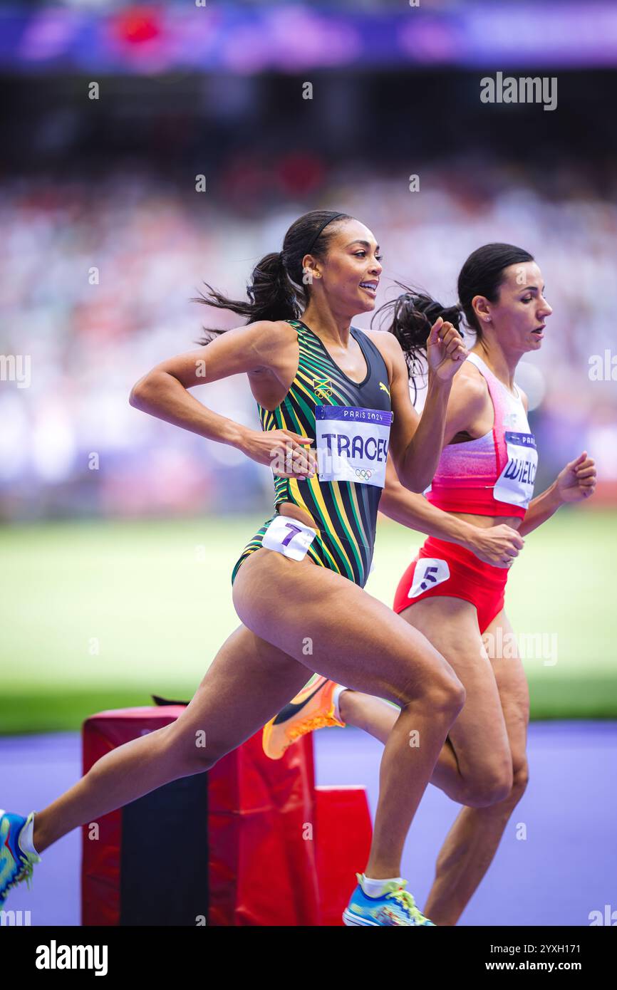 Adelle Tracey participating in the 800 meters at the Paris 2024 Olympic ...