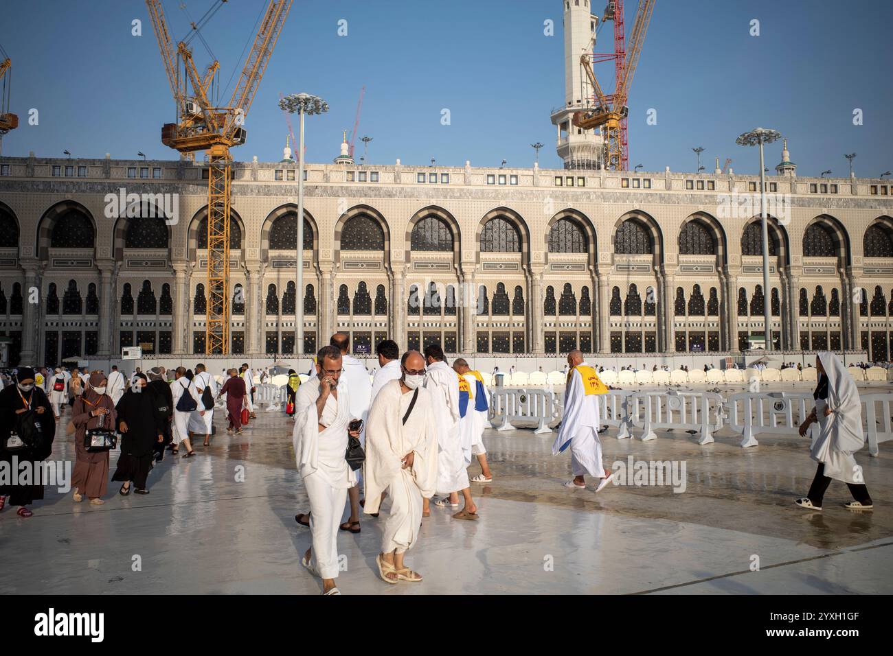 Mecca, Saudi Arabia - June 4, 2024: Hajj and Umrah pilgrims from around the world walking near ...