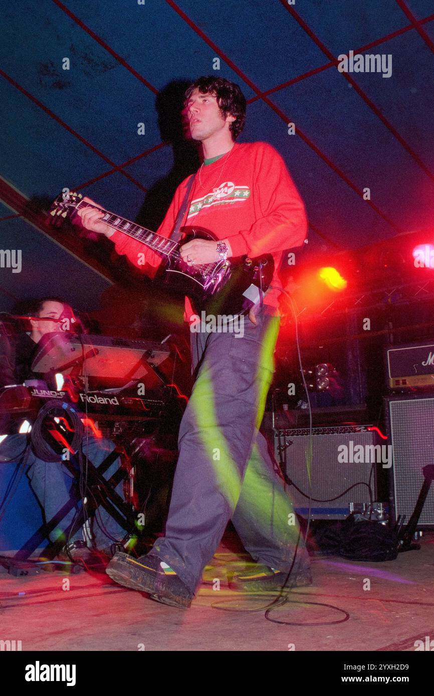 SUPER FURRY ANIMALS, ESSENTIAL FESTIVAL, CONCERT, BRIGHTON, 1996: Gruff ...
