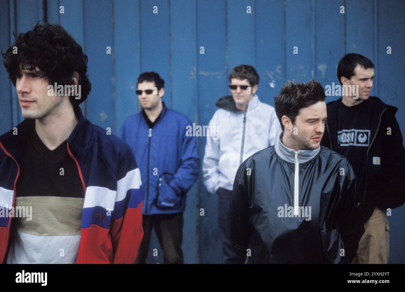 SUPER FURRY ANIMALS, DAFYDD IEUAN DRUMS IN FOCUS, FULL GROUP PORTRAIT ...