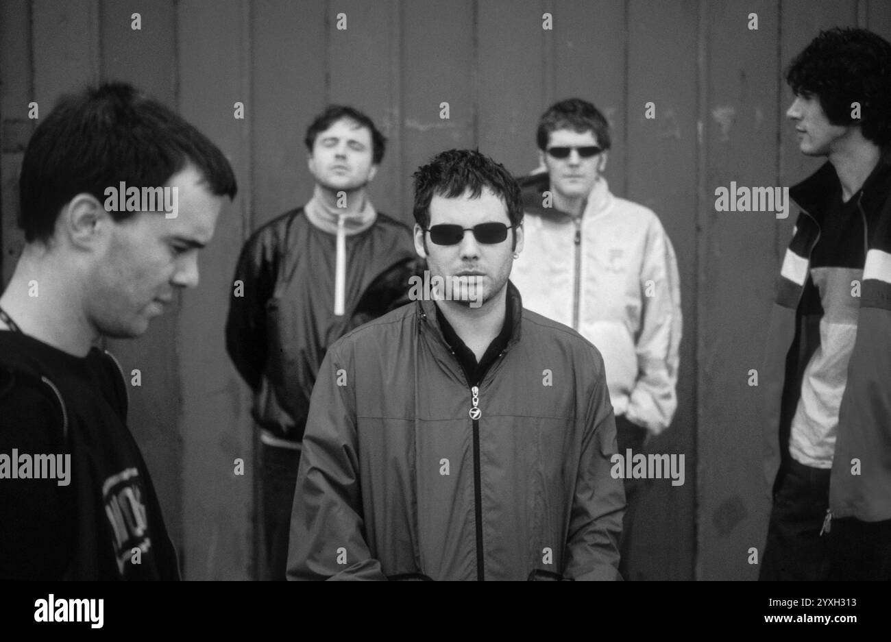 SUPER FURRY ANIMALS, GUTO PRYCE BASS CENTRE, FULL GROUP PORTRAIT, 1997 ...