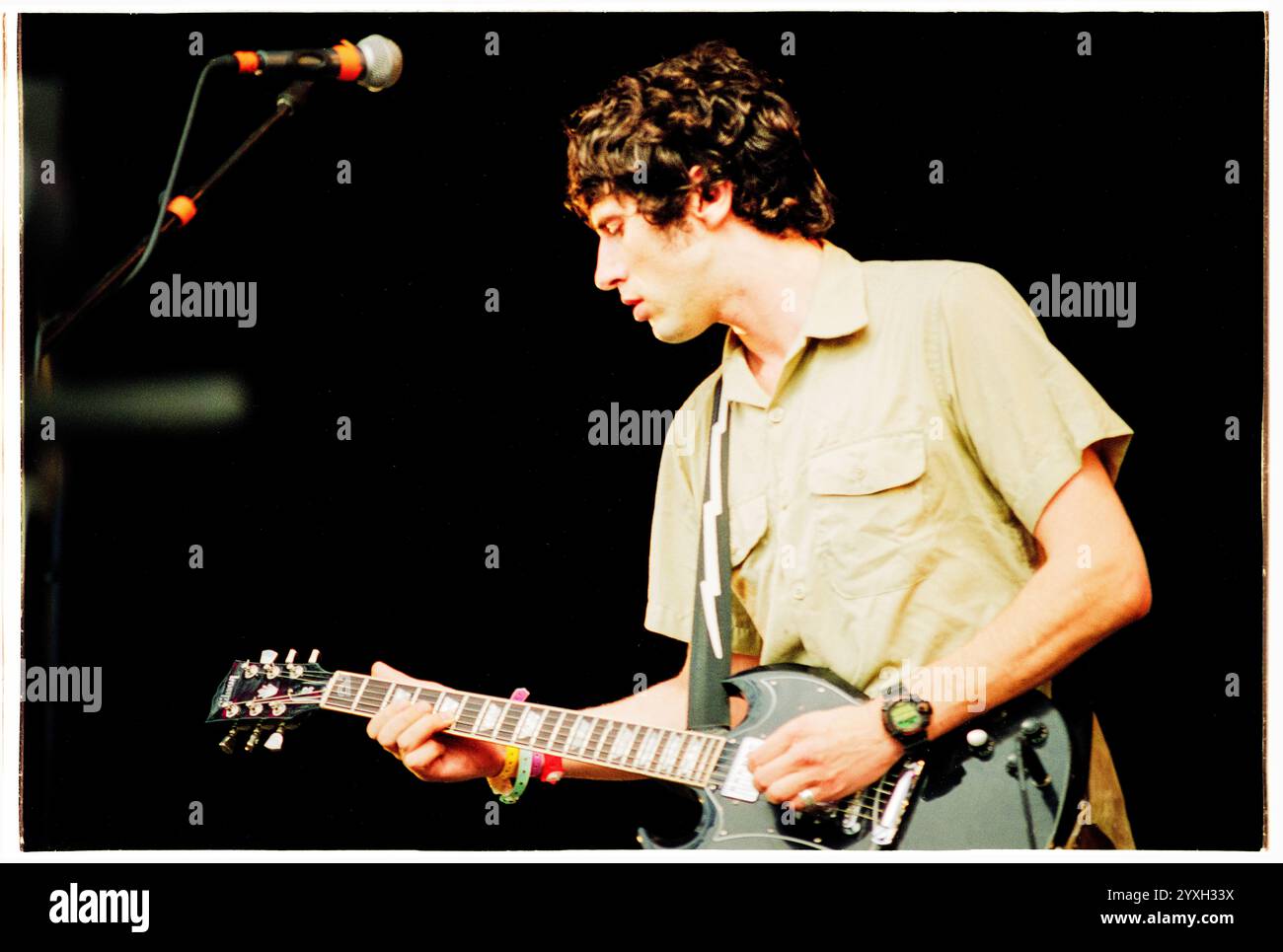 SUPER FURRY ANIMALS, READING FESTIVAL, 1998: Gruff Rhys of Super Furry ...