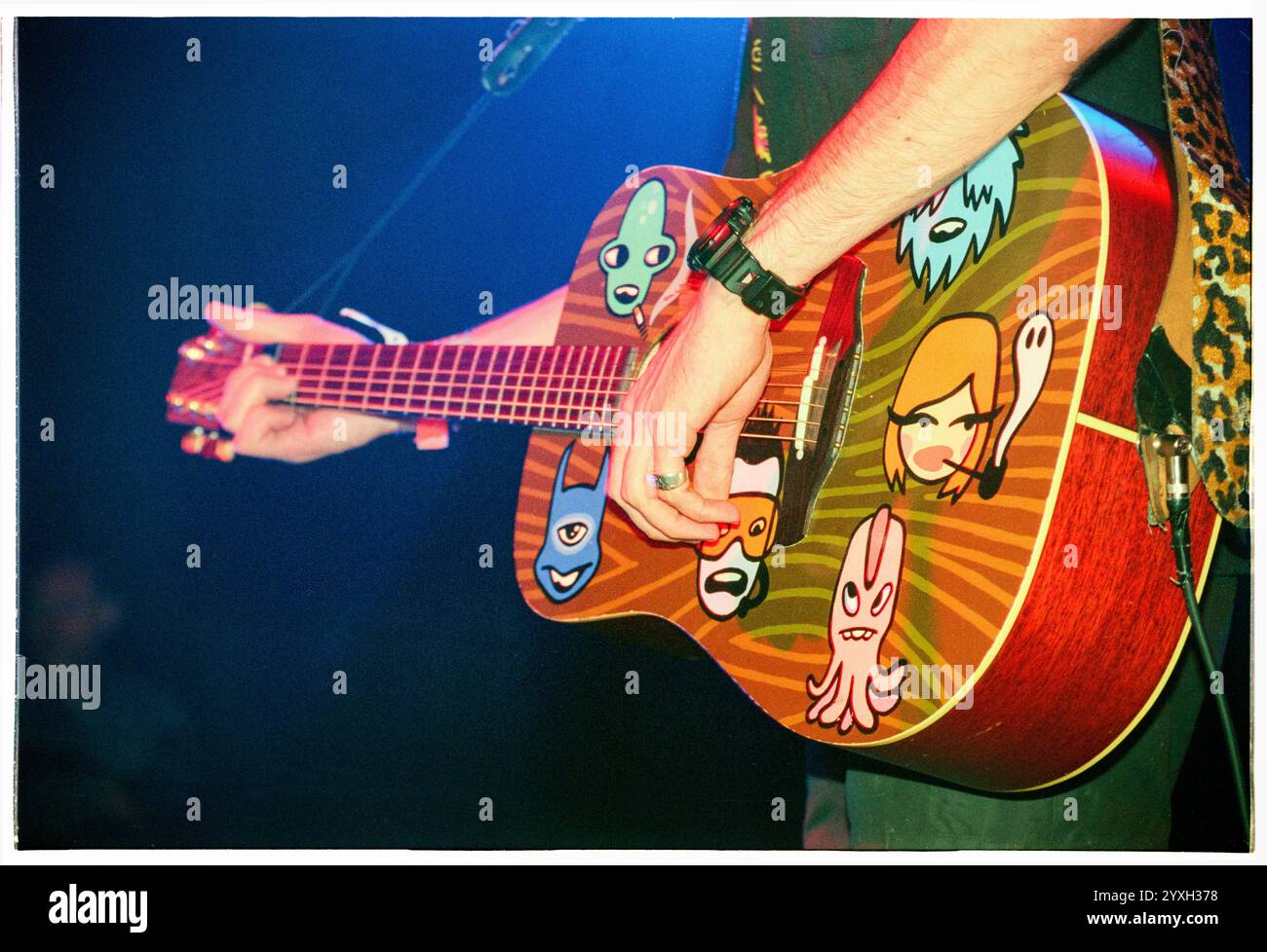 SUPER FURRY ANIMALS, AFAN LIDO, CONCERT, 1998: Gruff Rhys plays the ...