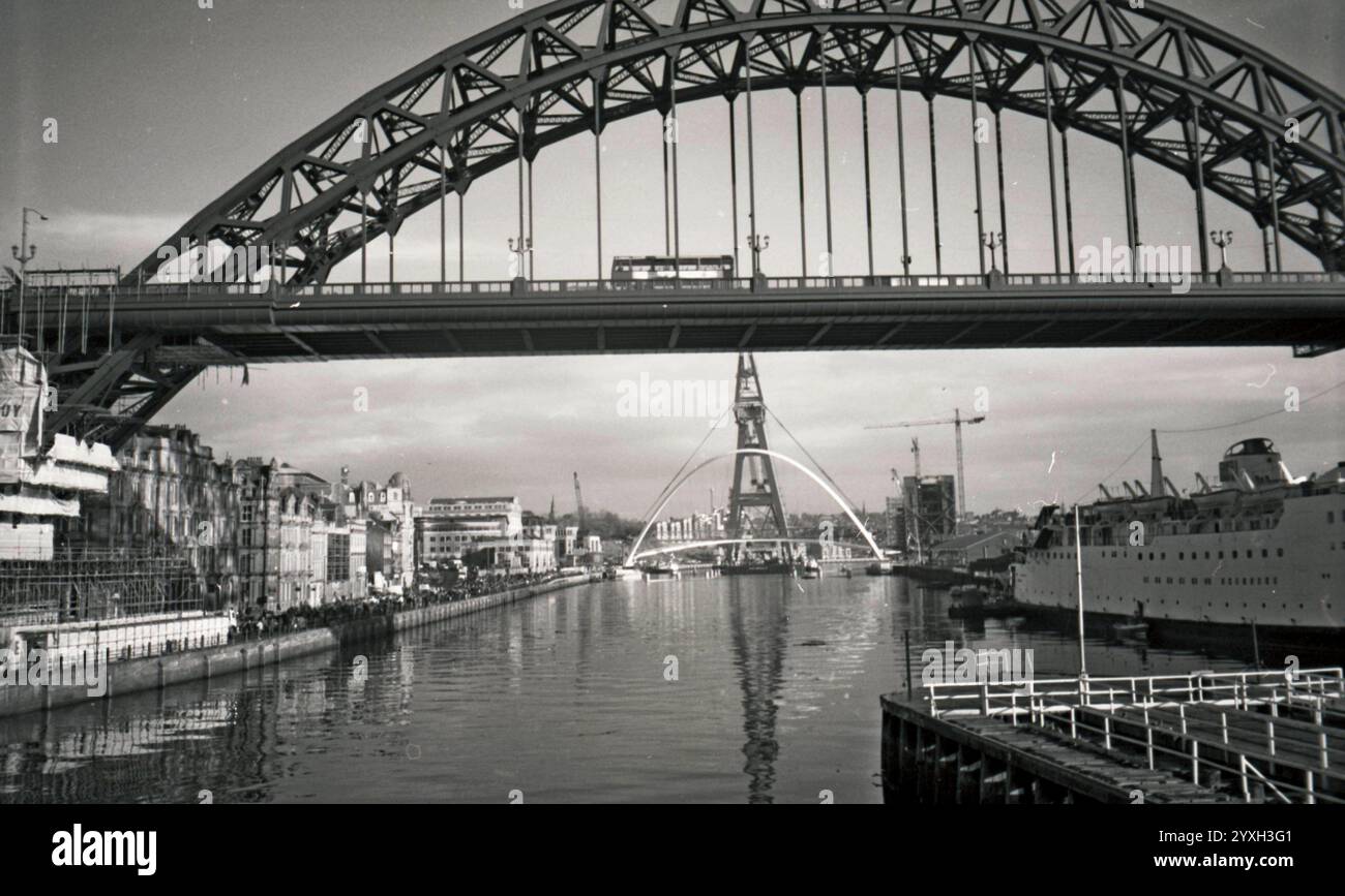 Newcastle Millenium Bridge Installation November 20th 2000 Stock Photo ...