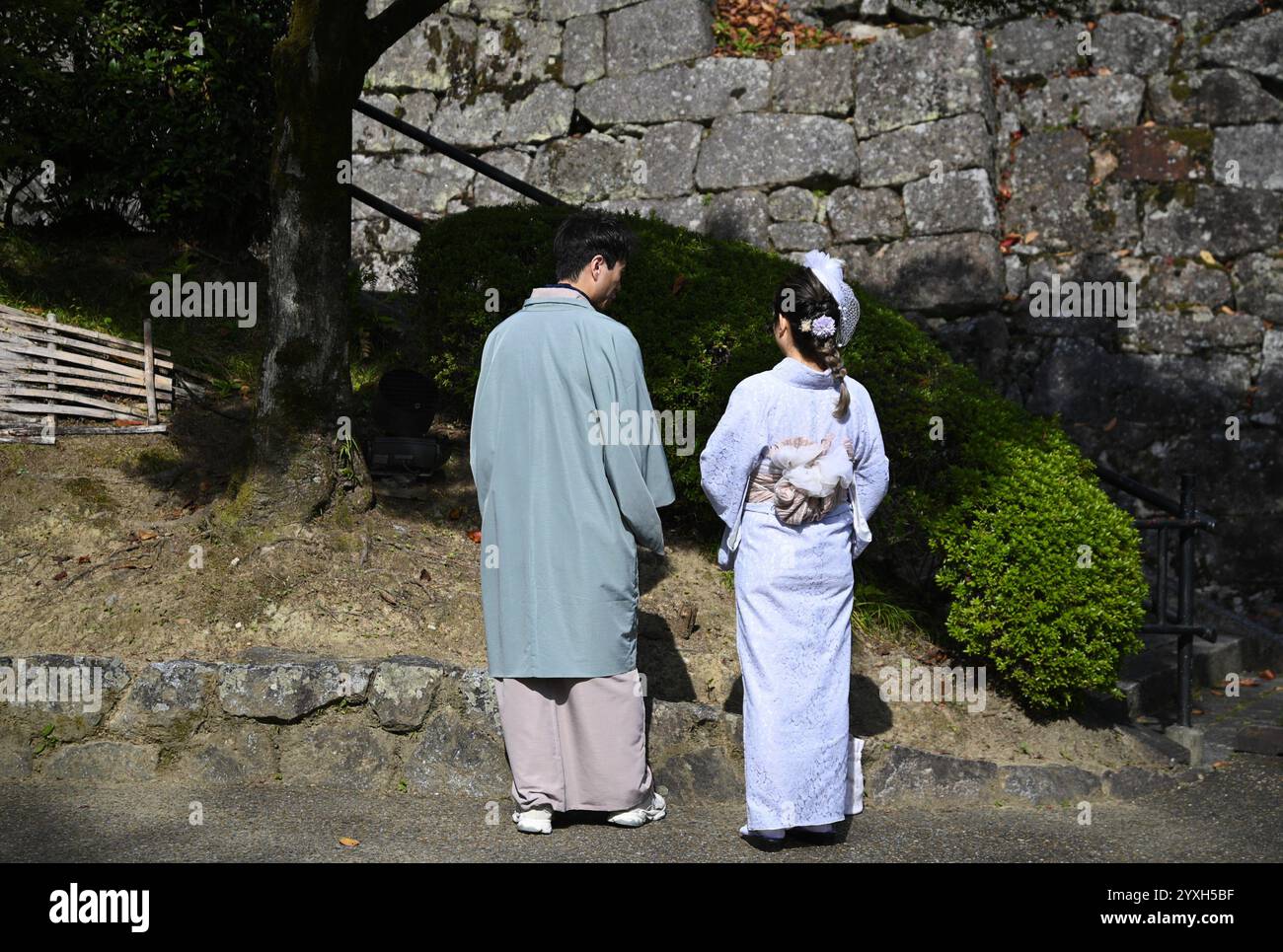 Young Japanese couple on the grounds of the Buddhist Temple Kiyomizu ...