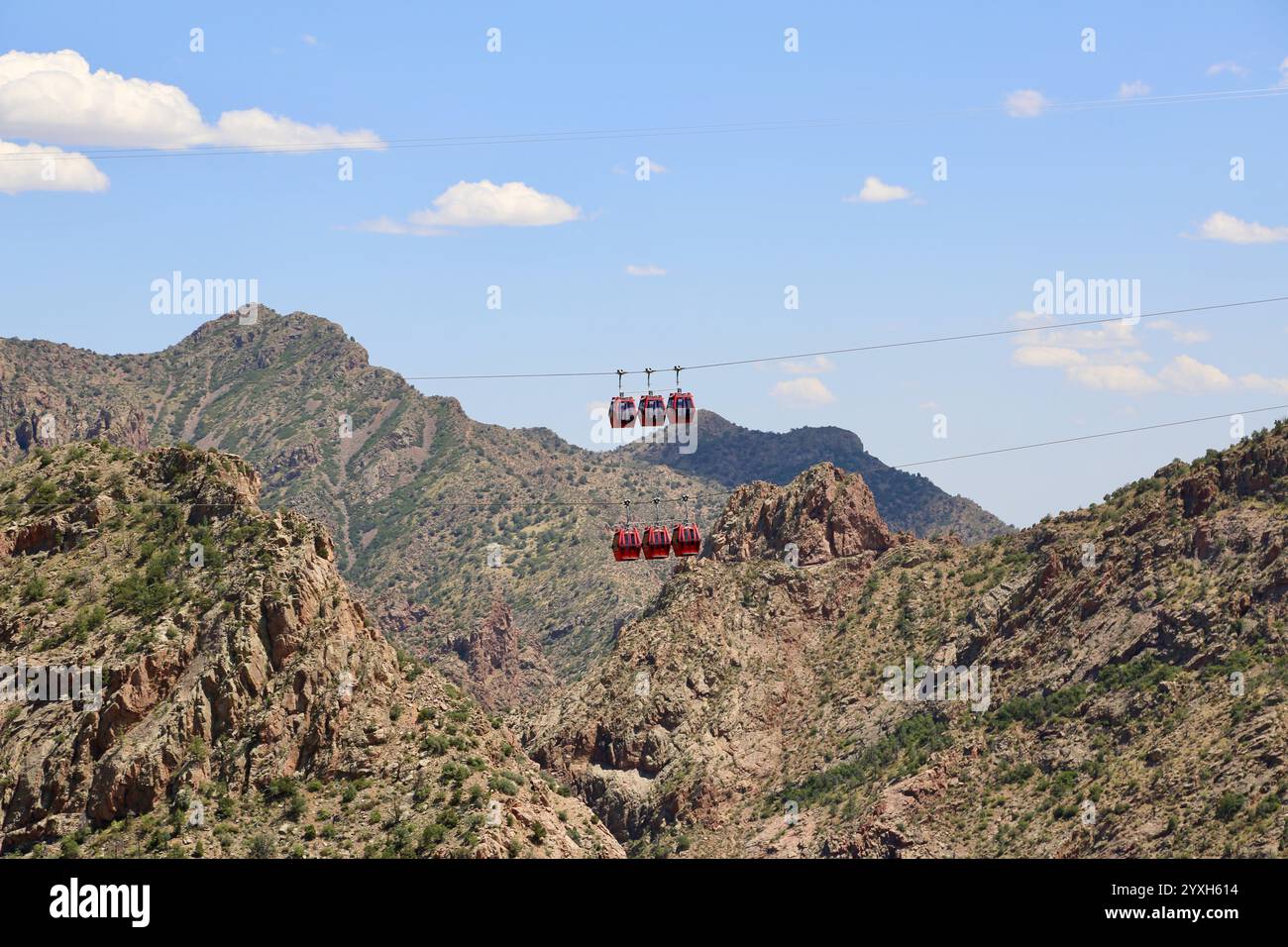 6 red gondolas hi-res stock photography and images - Alamy