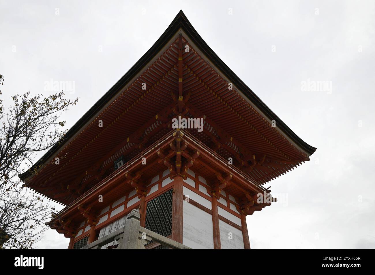 Scenic view of the Niōmon Gate of the Deva Kings and main entrance at ...