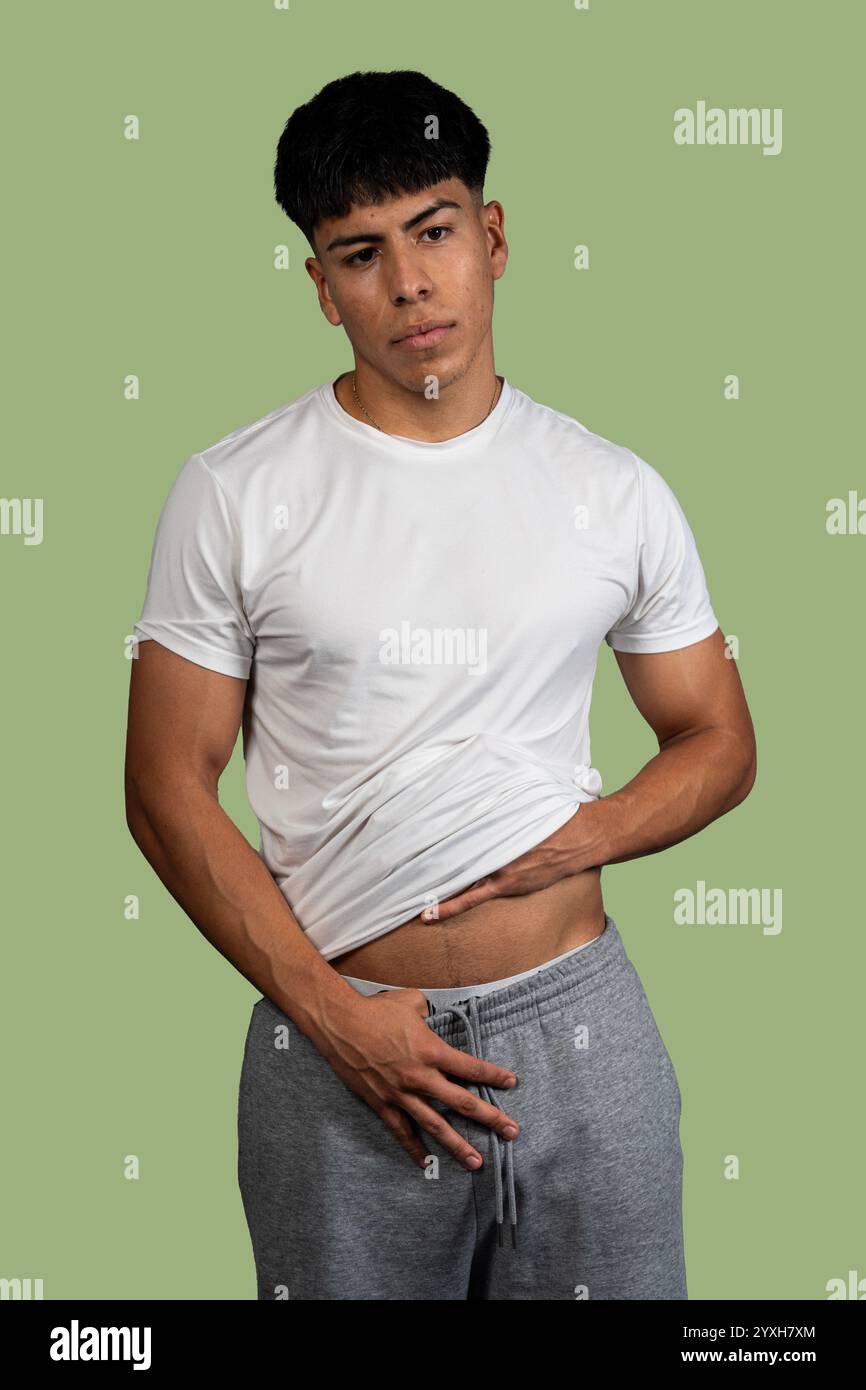 Muscular latino hi-res stock photography and images - Alamy