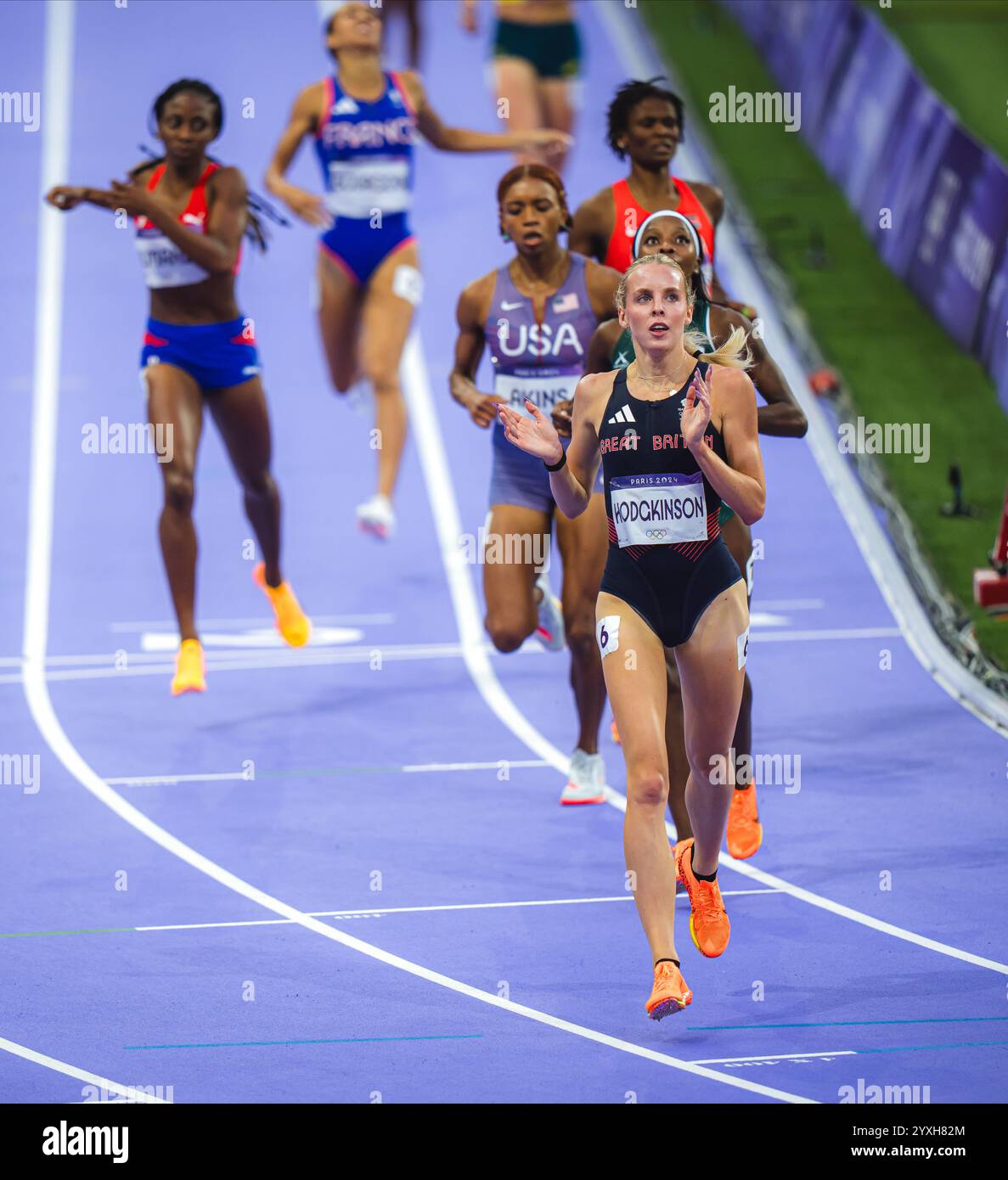 Keely Hodgkinson participating in the 800 meters at the Paris 2024 ...