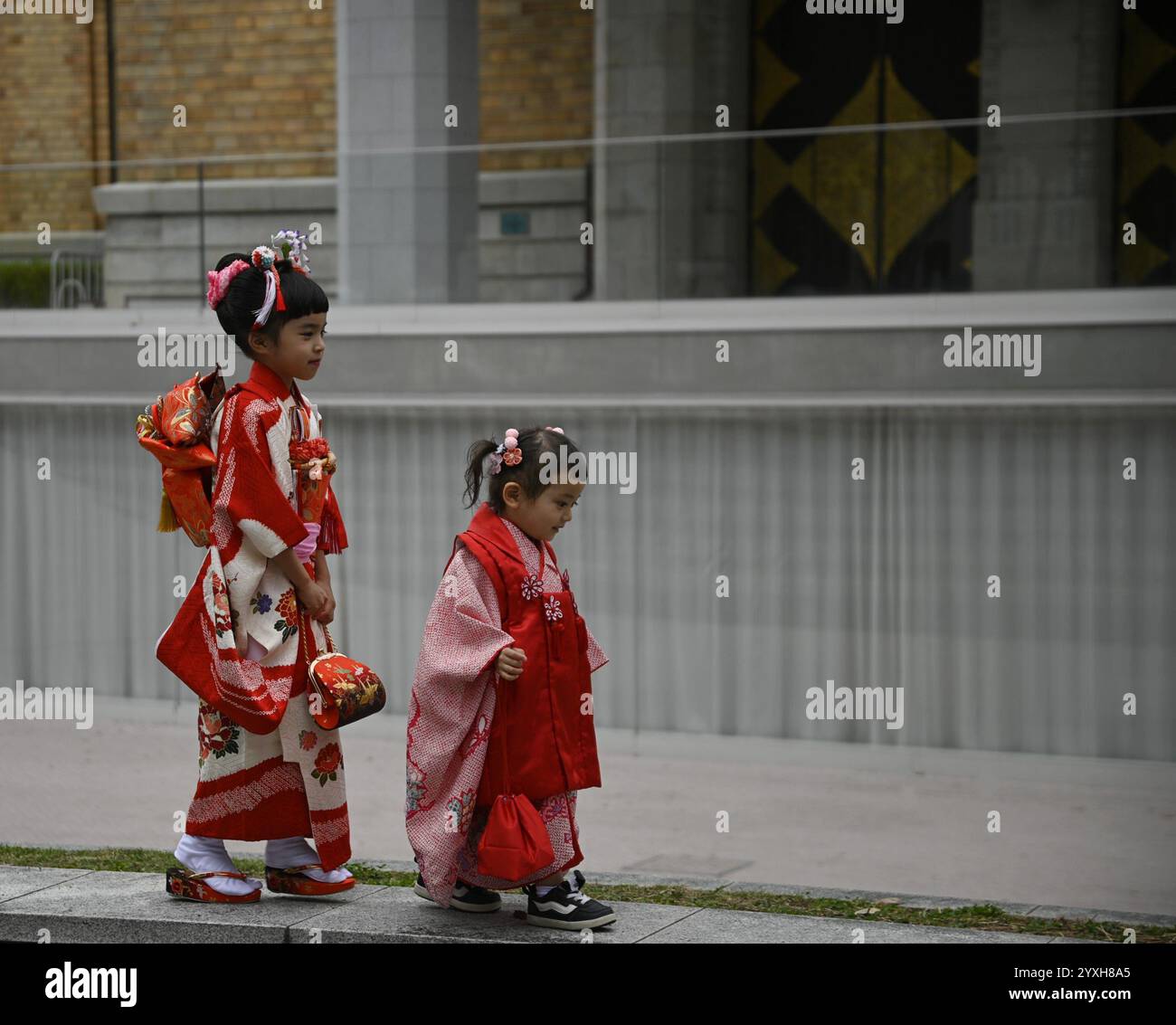 Little Japanese girls with Geisha costumes on the exterior of The Kyoto ...