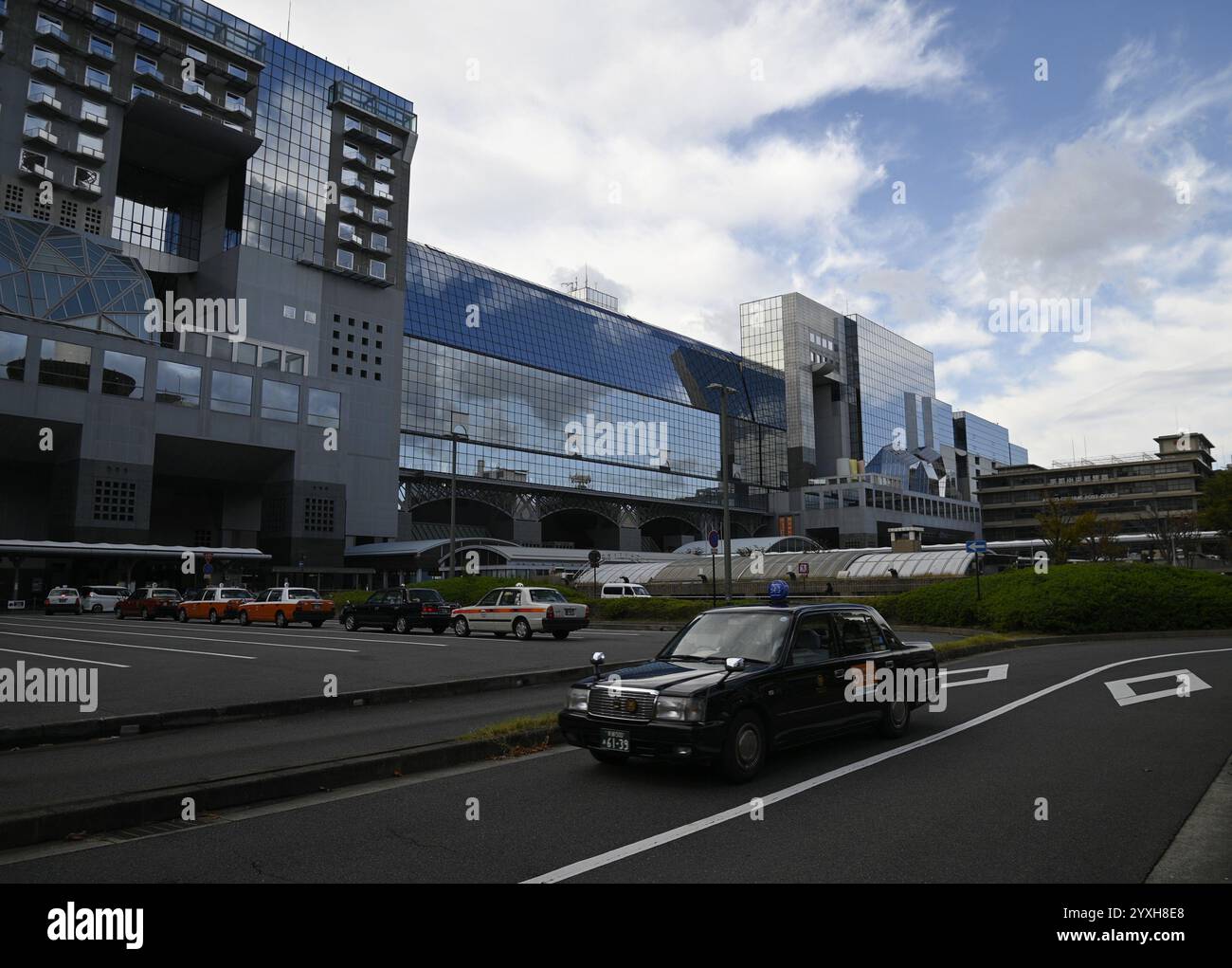 Scenic exterior view of Kyōto-eki the major railway station and ...