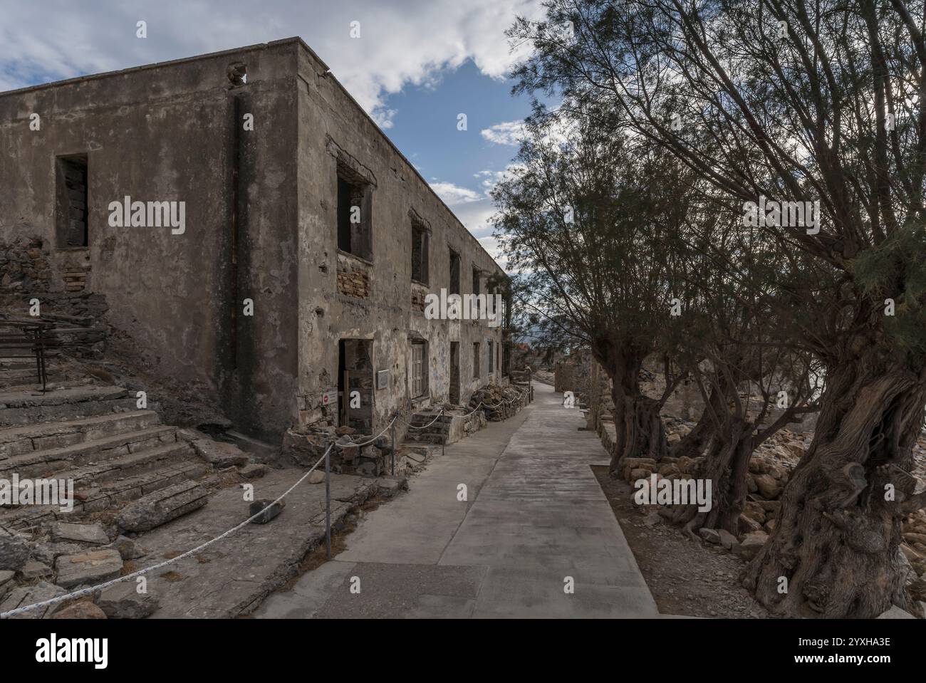 Abandoned buildings on spinalonga hi-res stock photography and images ...