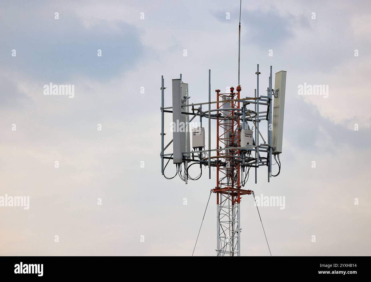 Wireless Communication Antenna pole, Mobile phone mast antenna pole on ...