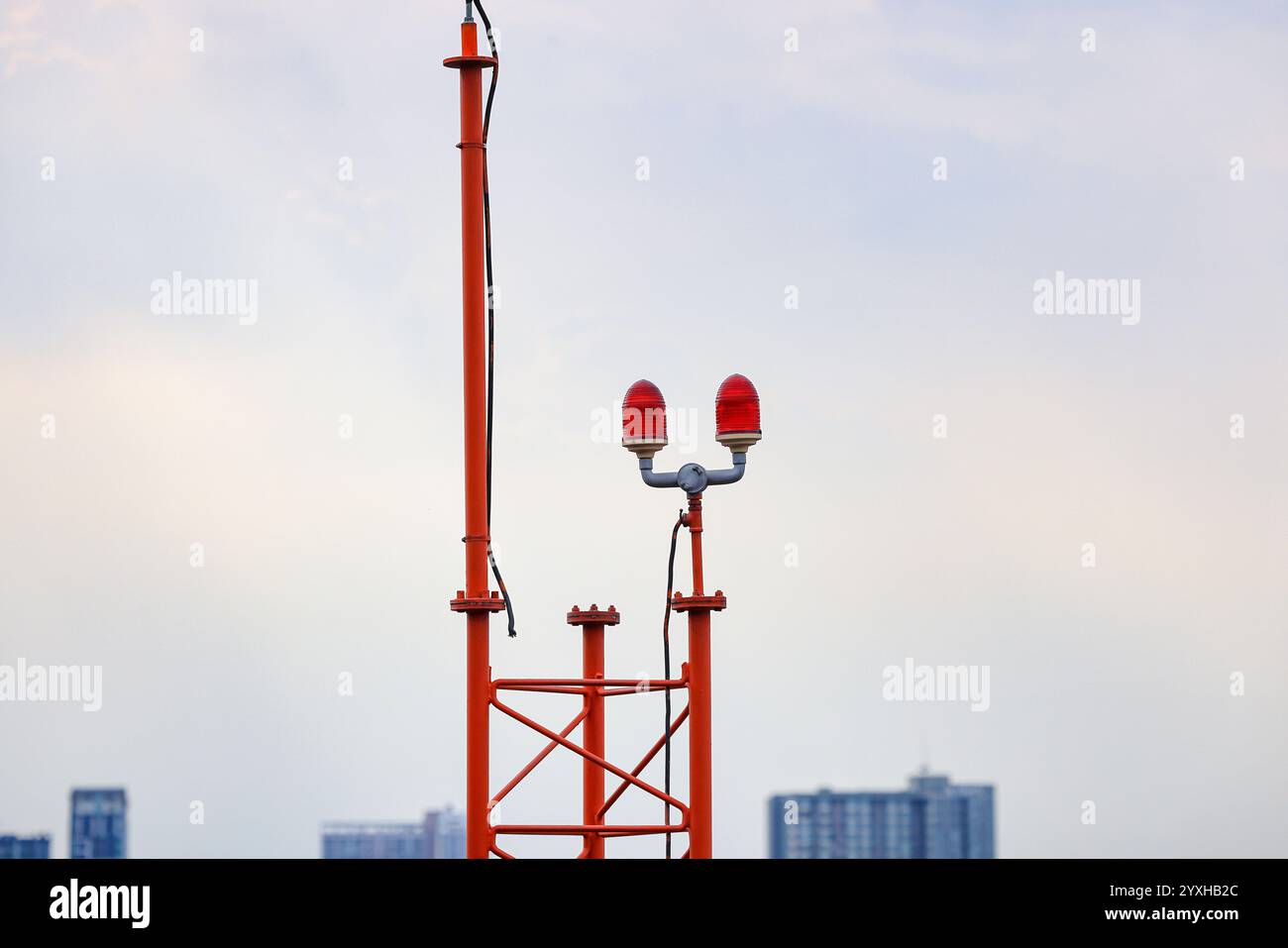 Aircraft warning lights hi-res stock photography and images - Alamy