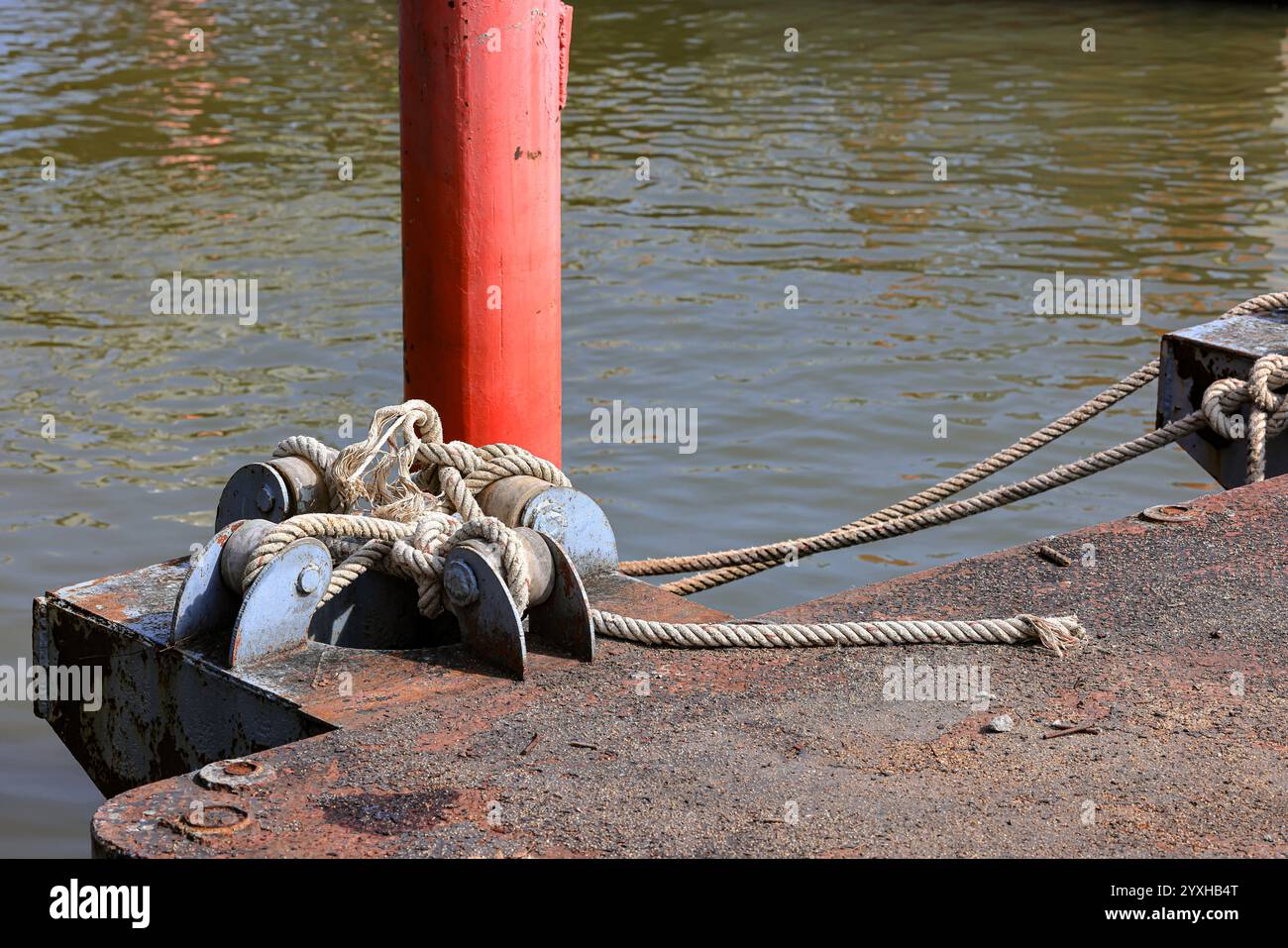 Mooring line on rusty pier referred to a post on a ship or quay Stock ...