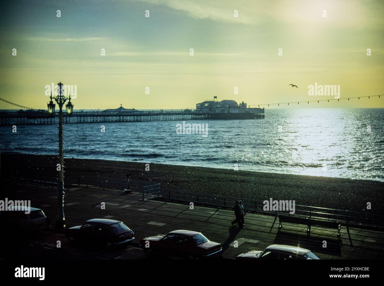 Beach scene 1970s hi-res stock photography and images - Alamy