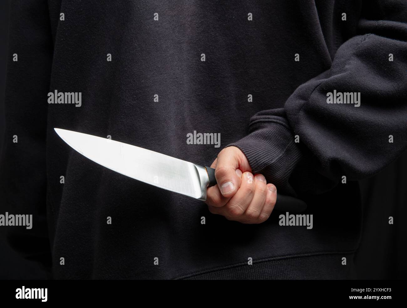 Man hide attack street hi-res stock photography and images - Alamy