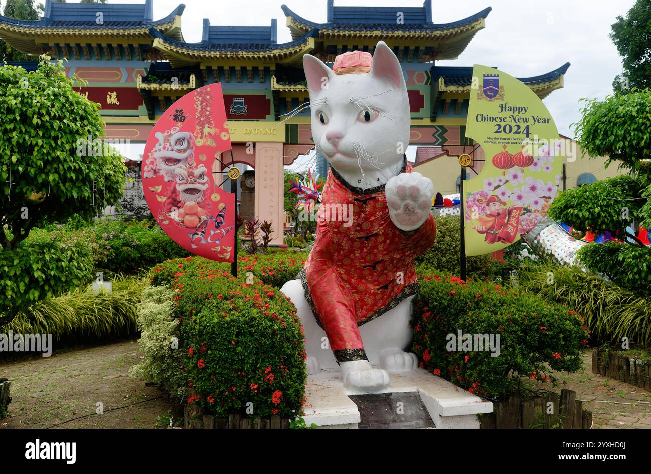 The iconic local landmark white cat on Padungan, Kuching, Malaysia at ...