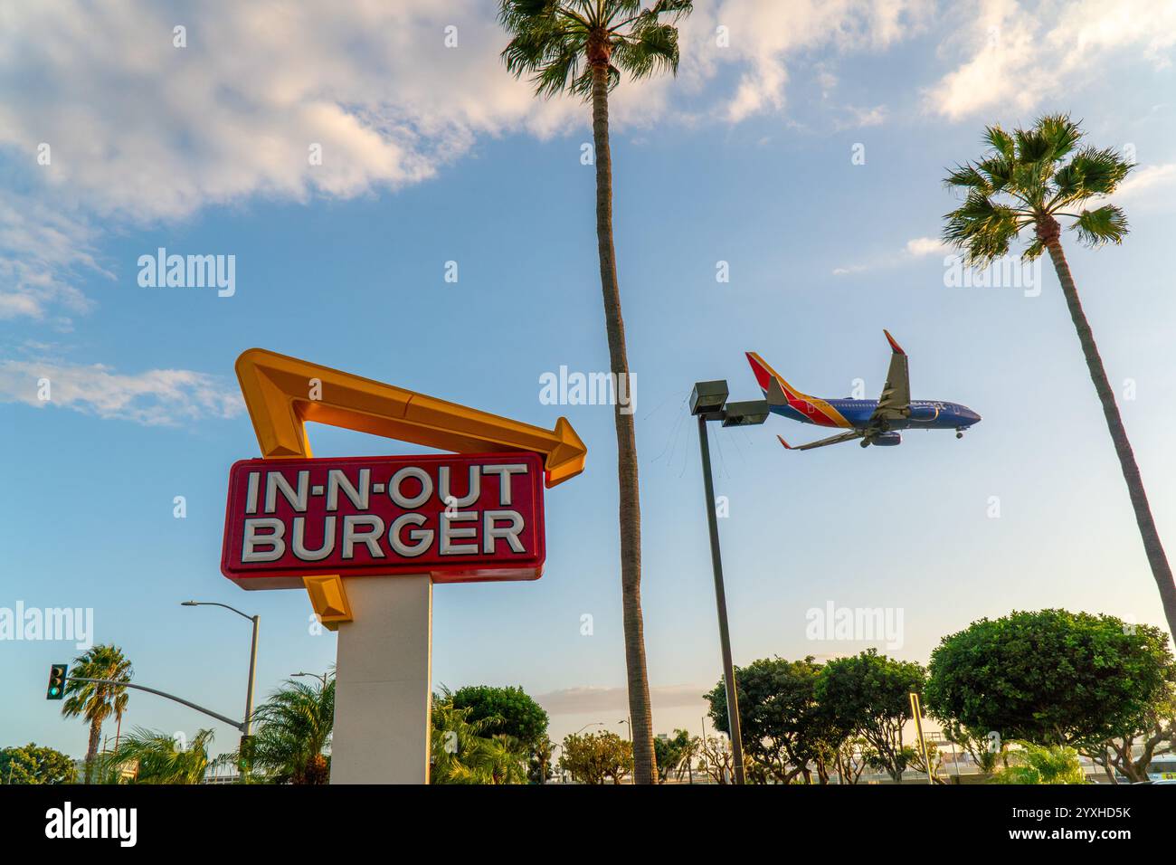 In and out burger plane hi-res stock photography and images - Alamy