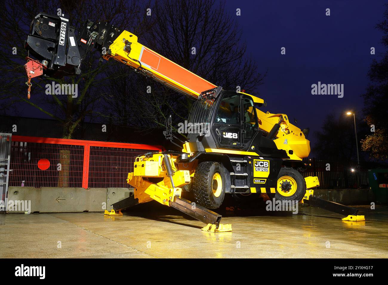 JCB 555-260 Rotating telescopichandler with outriggers and crane ...