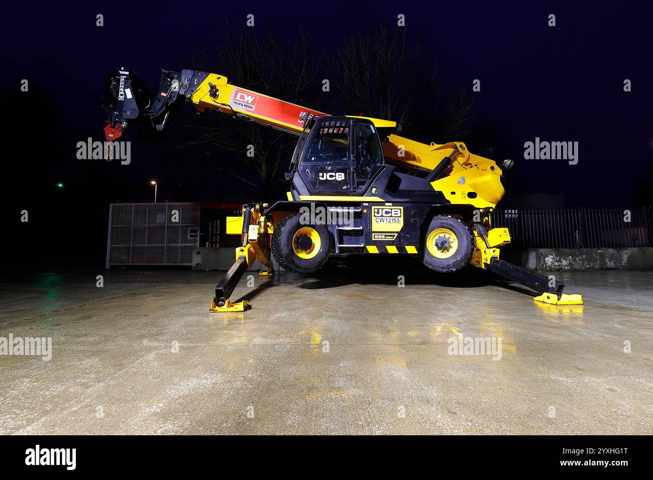 JCB 555-260 Rotating telescopichandler with outriggers and crane ...