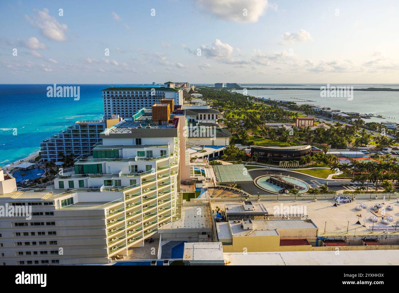 Cancun luxury hotels hi-res stock photography and images - Alamy