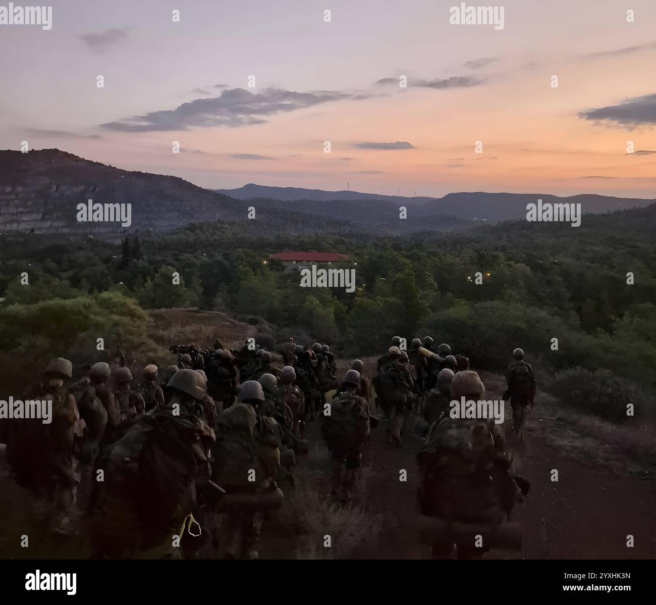 Soldiers in full gear military hi-res stock photography and images - Alamy