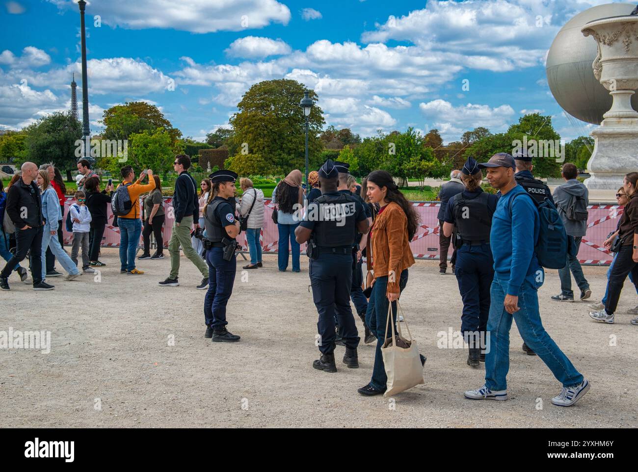 French Police officers mingle with the hundreds of tourists at the ...
