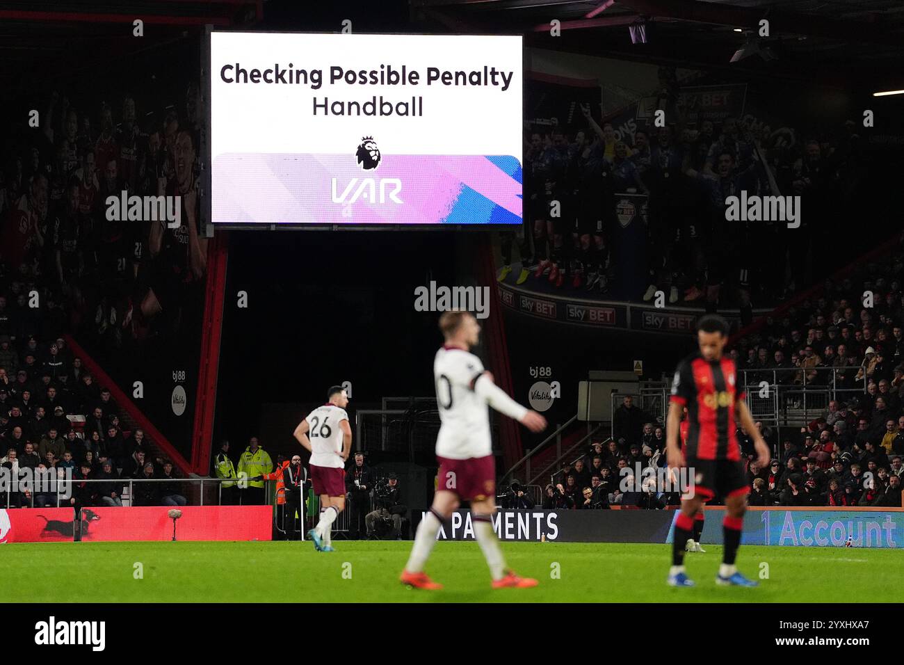 Bournemouth west ham screen hi-res stock photography and images - Alamy