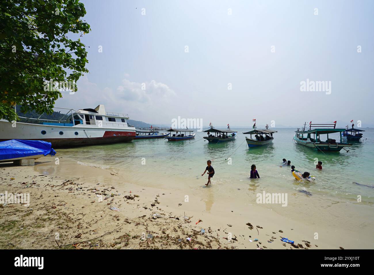 Pantai Mutun Beach, Lampung, Sumatera, Indonesia Stock Photo - Alamy