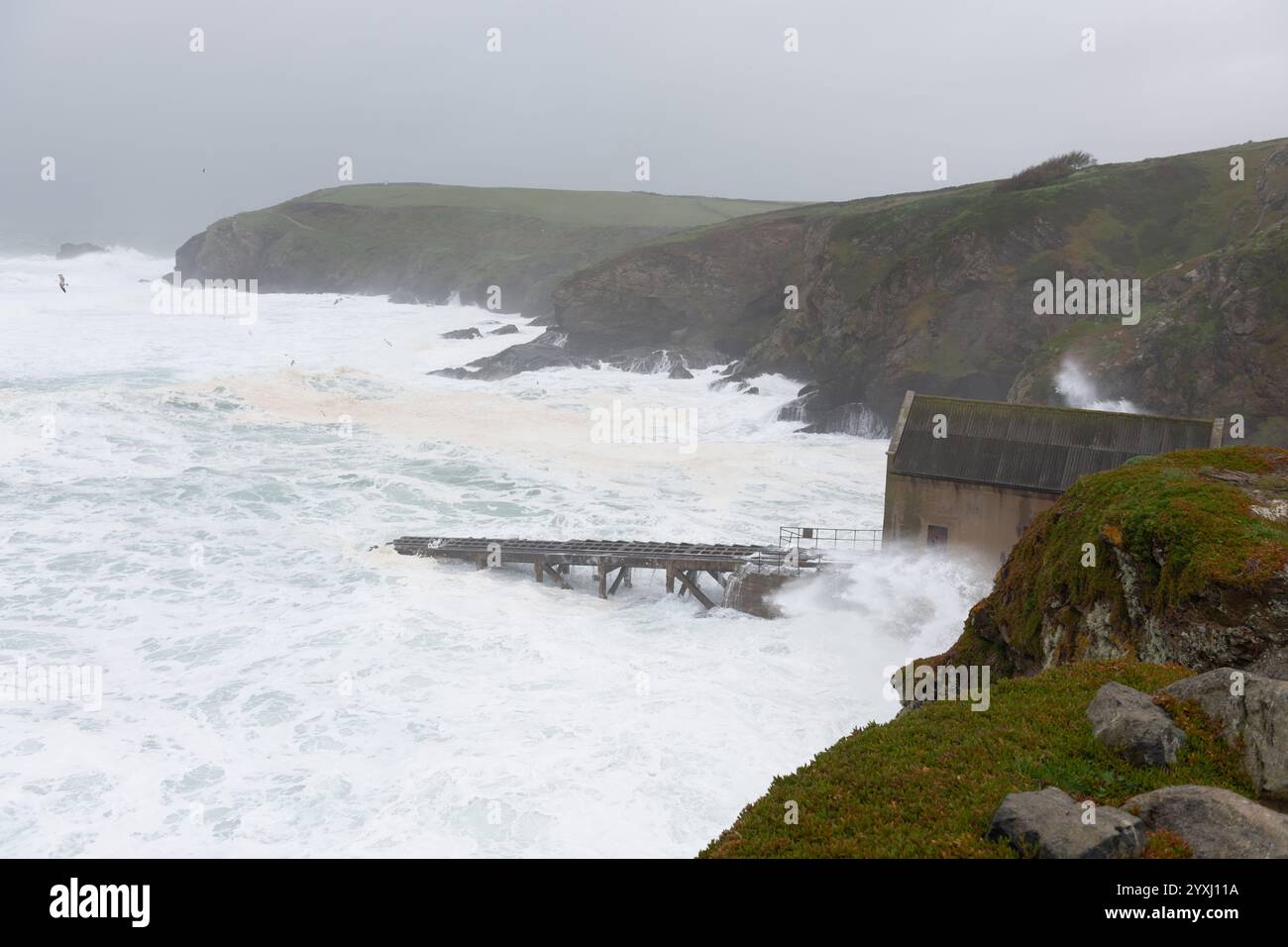 Rough seas at the Lizard Point in Cornwall during storm Kathleen on ...