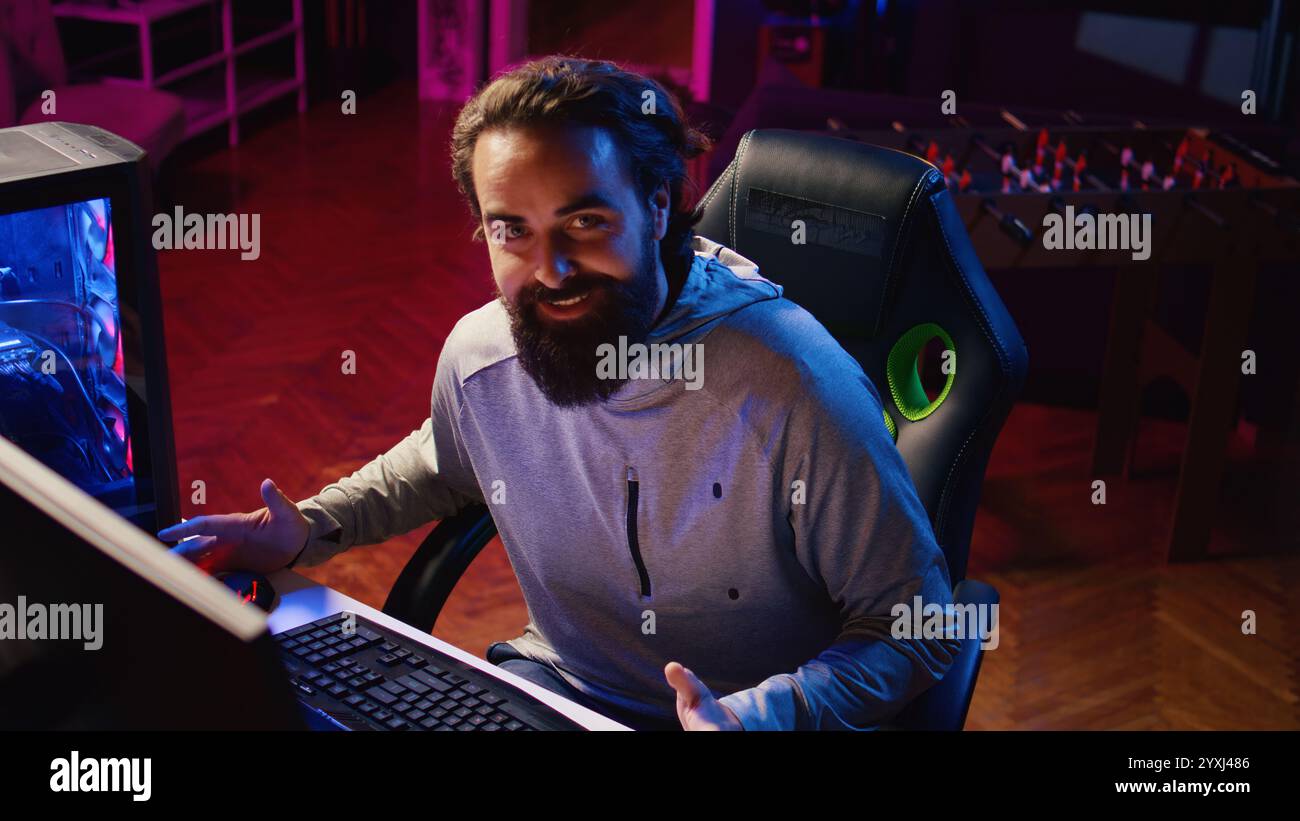 Content creator talking viewers hi-res stock photography and images - Alamy