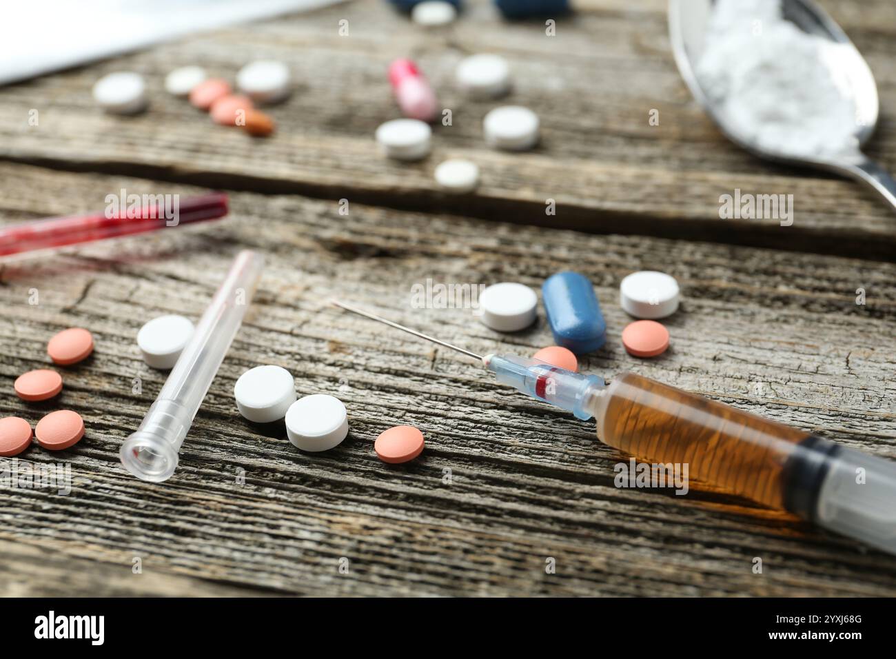 Drug syringe amphetamine tablets hi-res stock photography and images ...